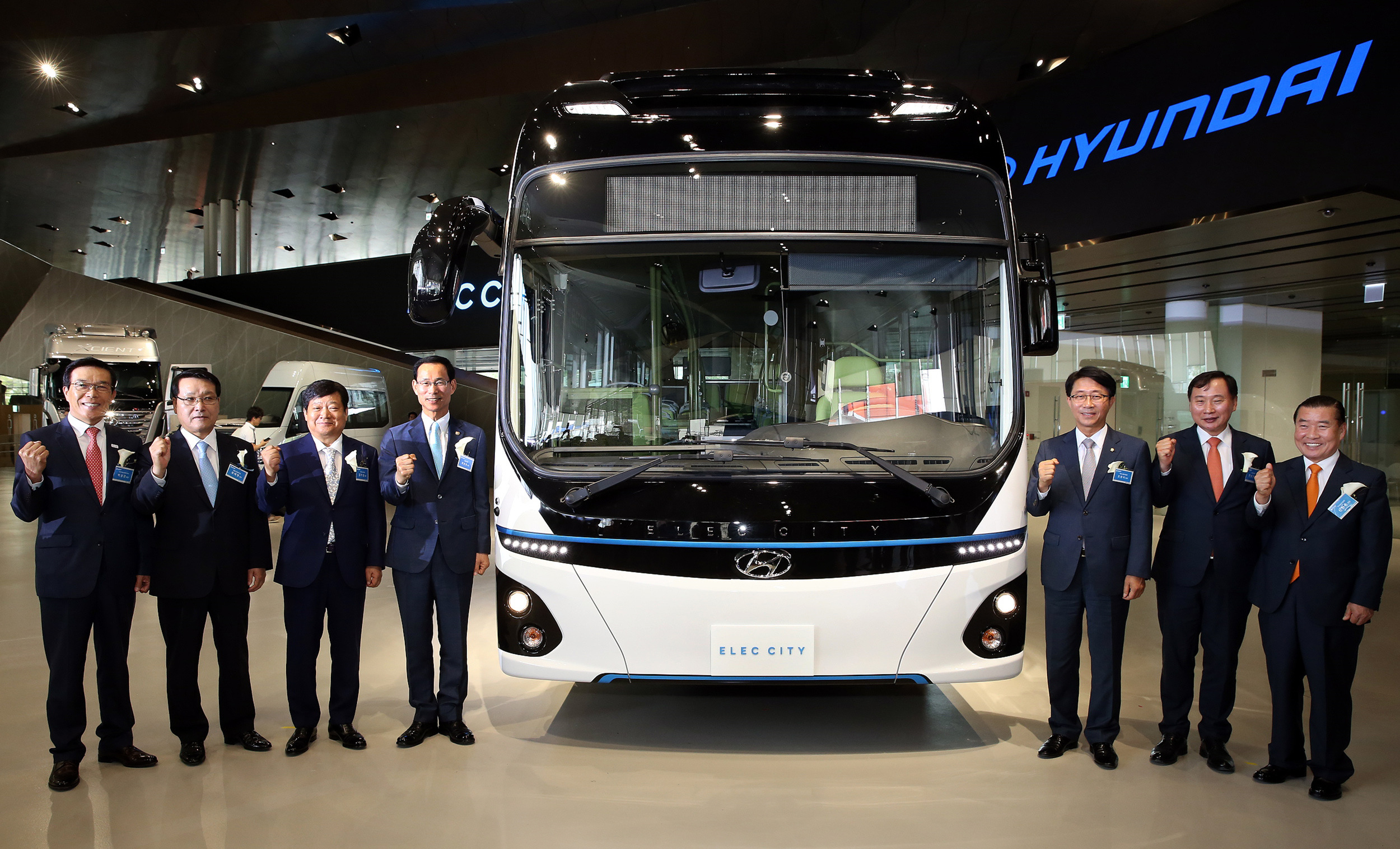 Hyundai unveils all-electric bus with 180 miles of range on a 256 kWh ...