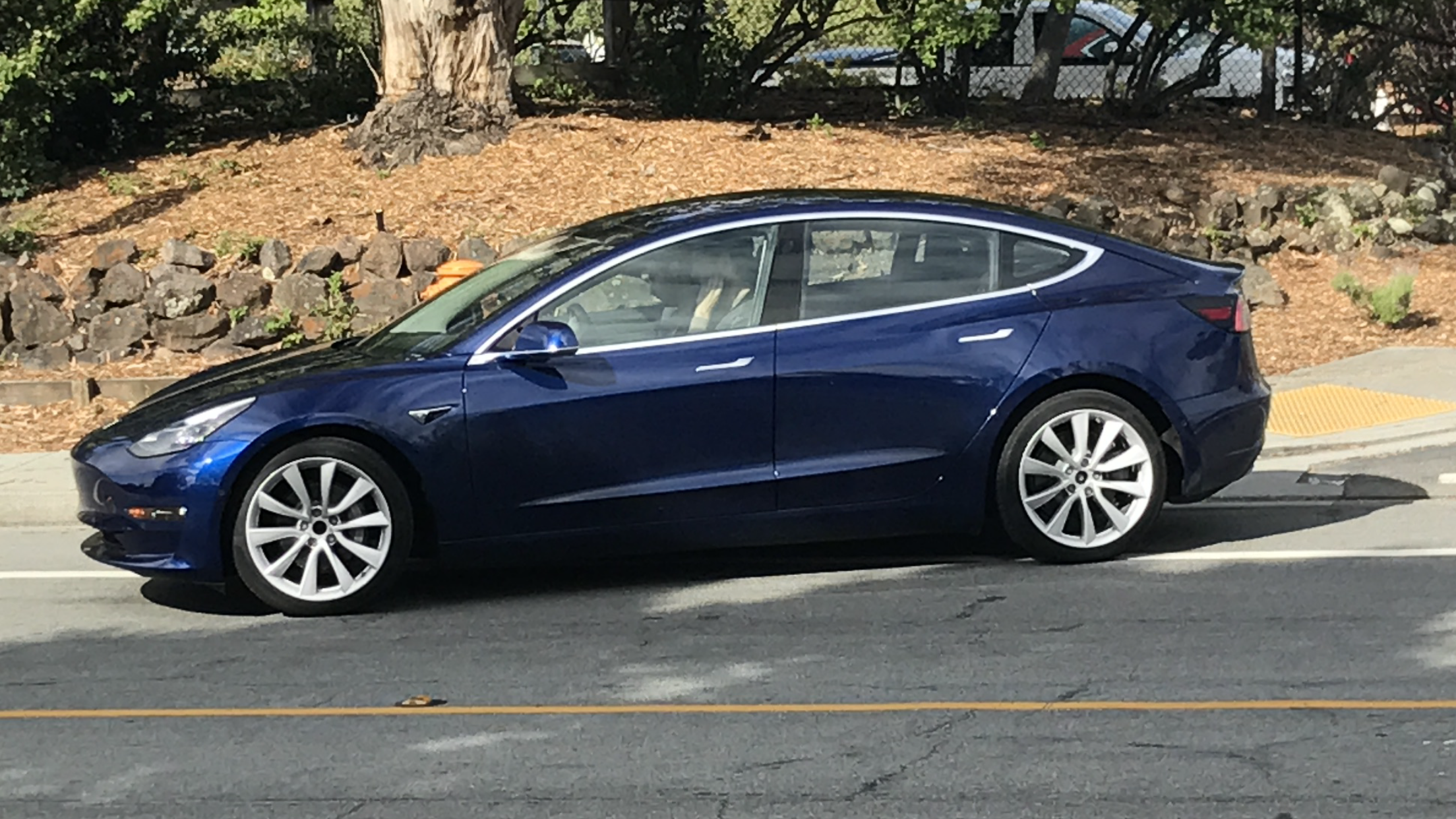Tesla Model 3: great new high-res look at blue release candidate next ...