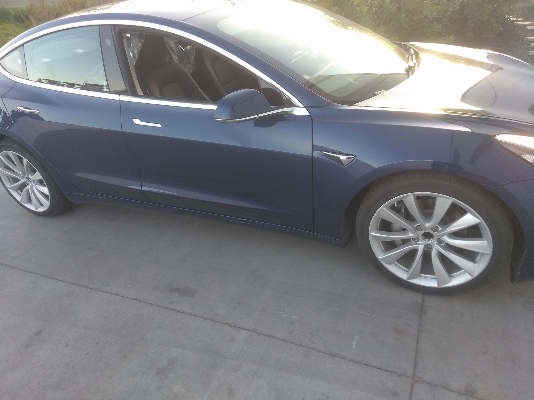 Tesla Model 3 spotted with folded back seats | Electrek