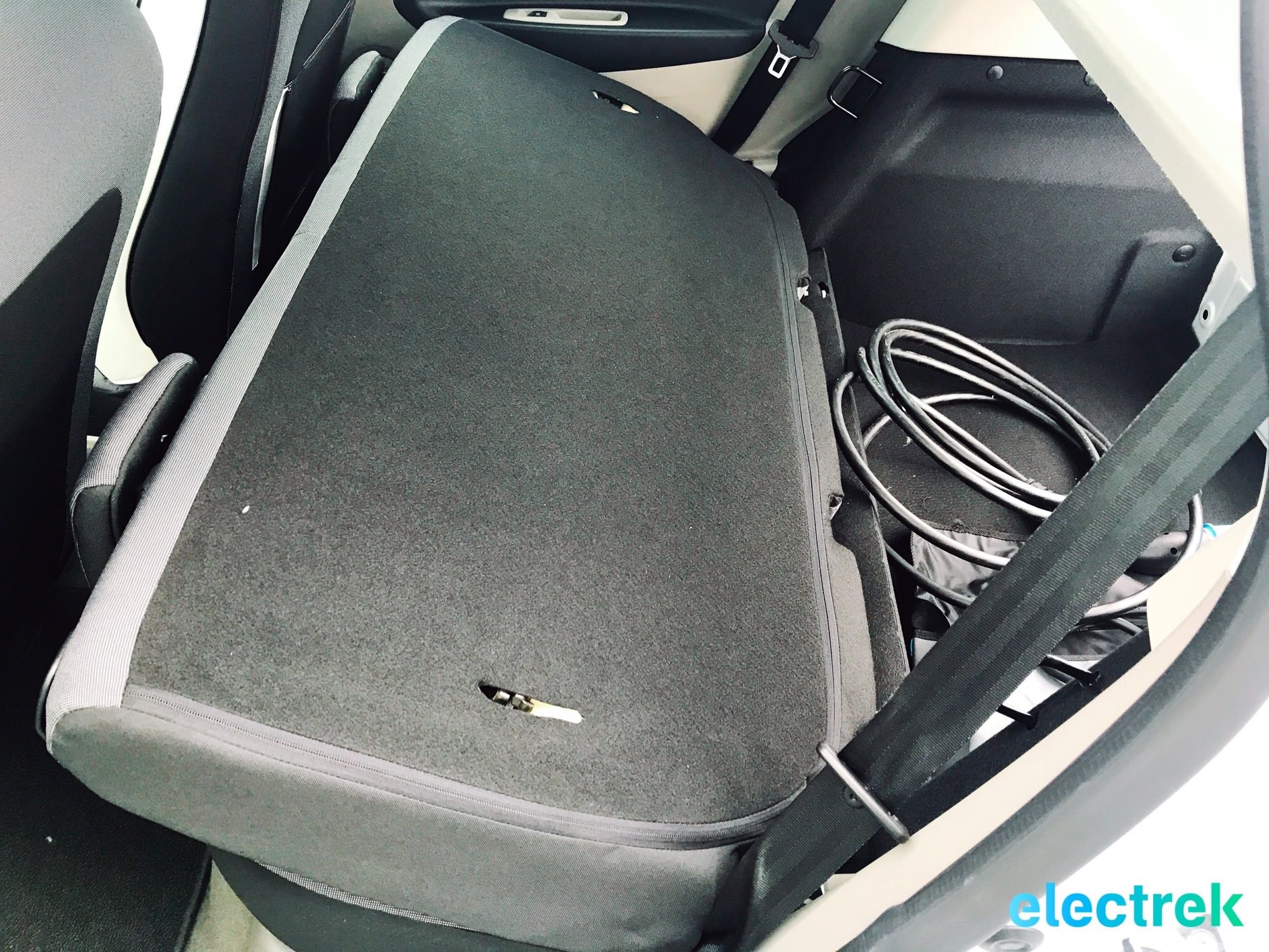 First impression: the little 2017 Renault Zoe guillotines the ...