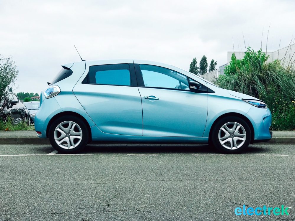 First impression: the little 2017 Renault Zoe guillotines the ...