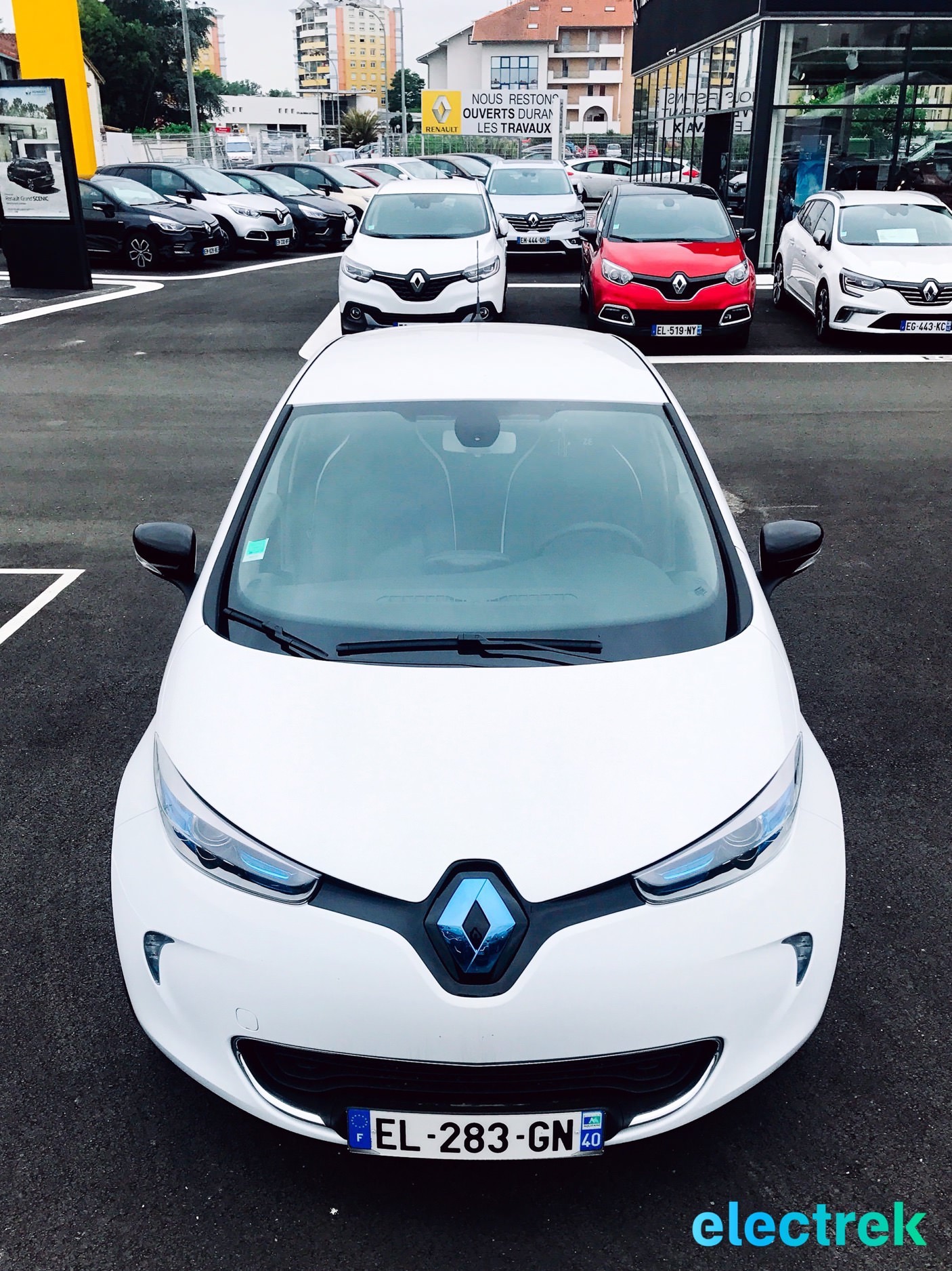 First impression: the little 2017 Renault Zoe guillotines the ...