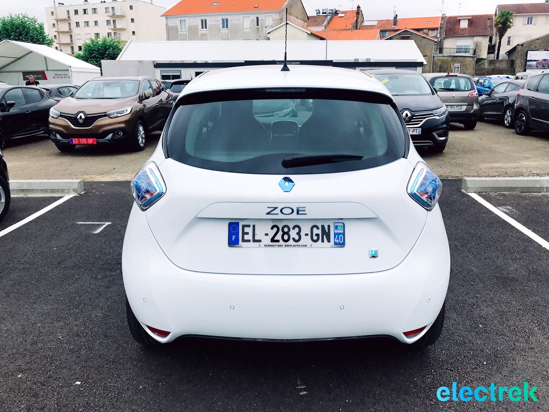 First impression: the little 2017 Renault Zoe guillotines the ...
