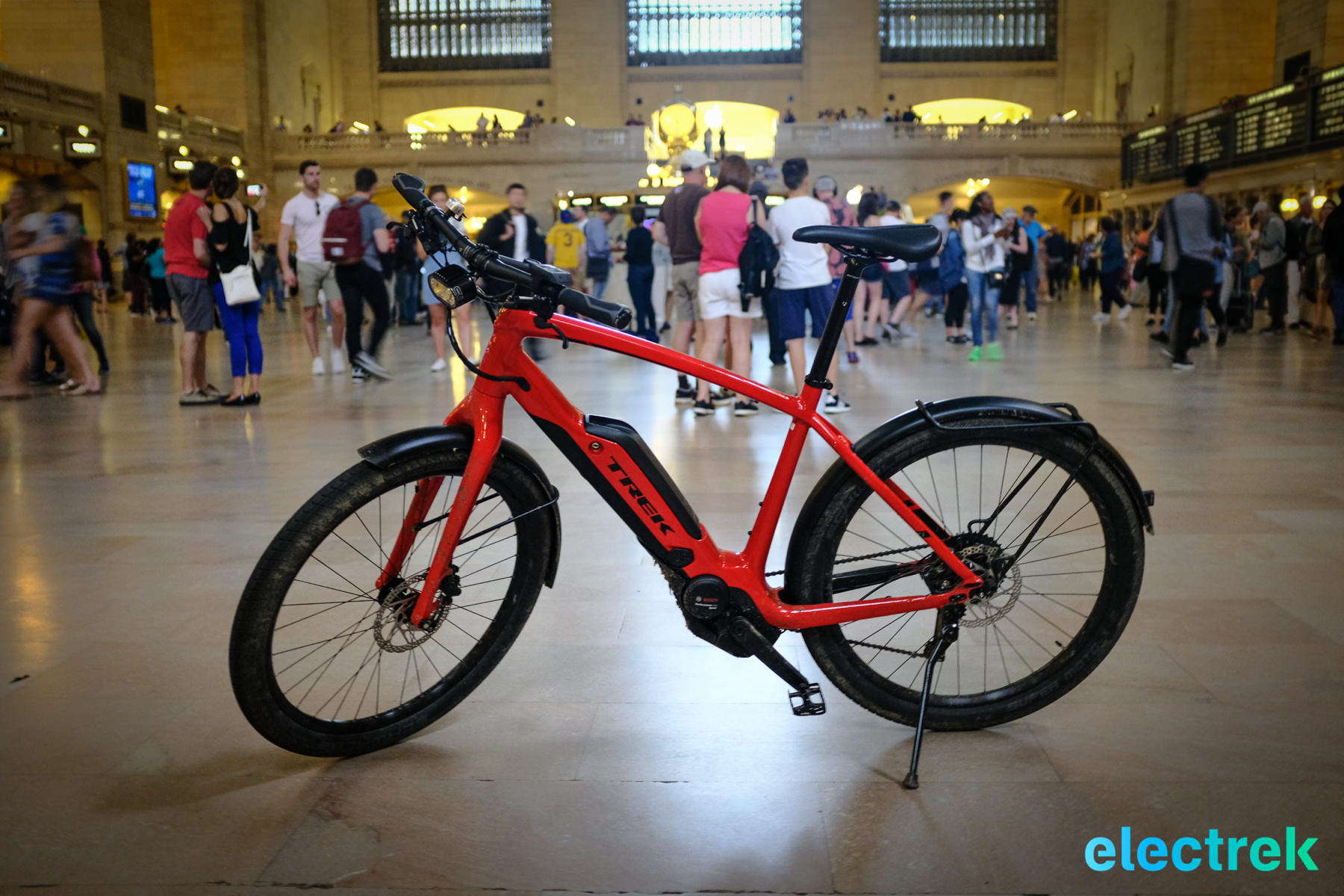 The Electrek Review: Is the Trek Super Commuter +8S super at commuting ...