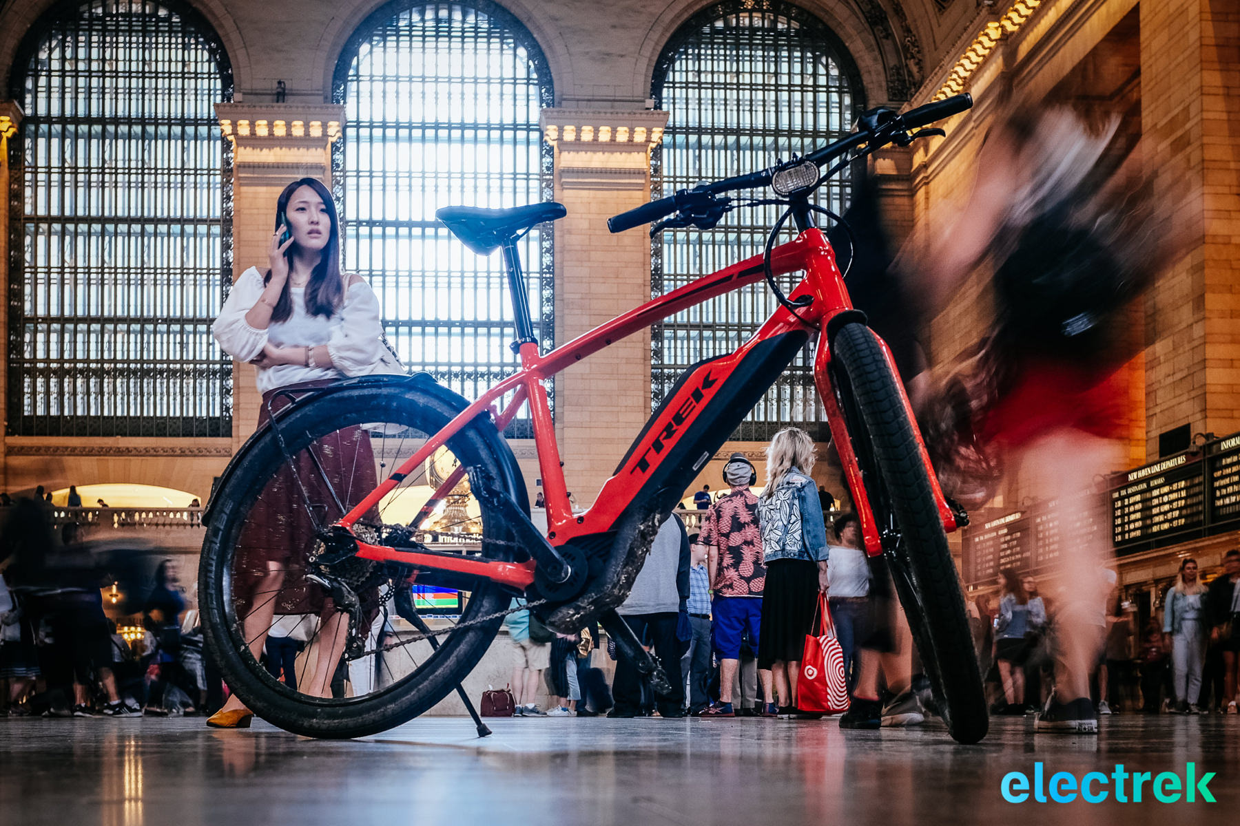 The Electrek Review: Is the Trek Super Commuter +8S super at commuting ...