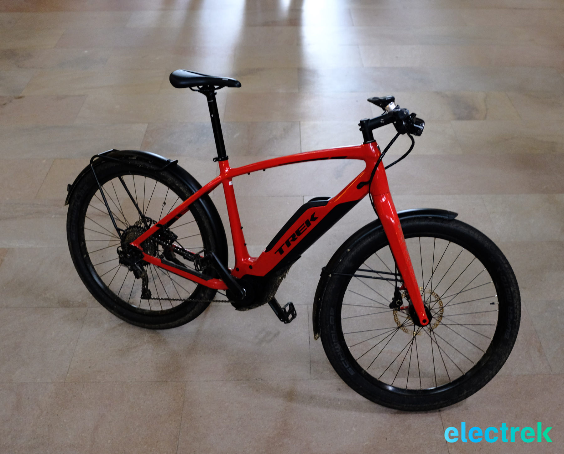 The Electrek Review: Is the Trek Super Commuter +8S super at commuting ...