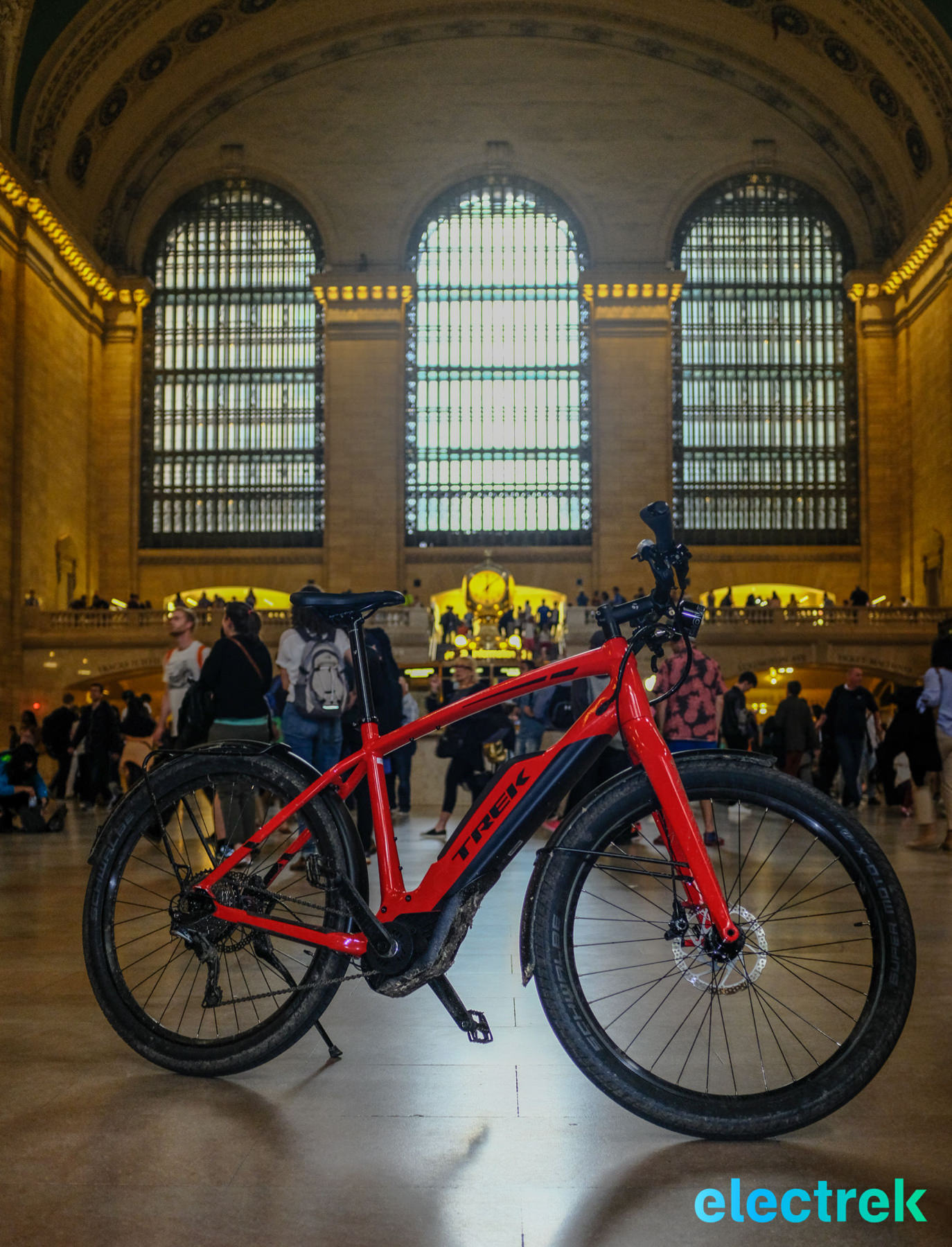 The Electrek Review: Is the Trek Super Commuter +8S super at commuting ...