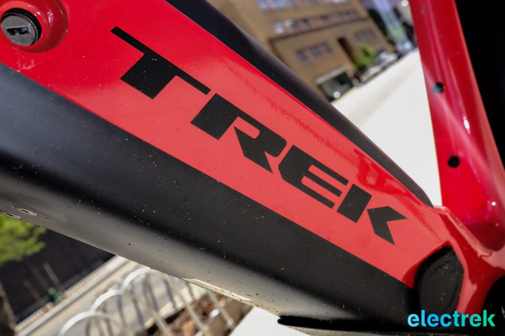 The Electrek Review: Is the Trek Super Commuter +8S super at commuting ...