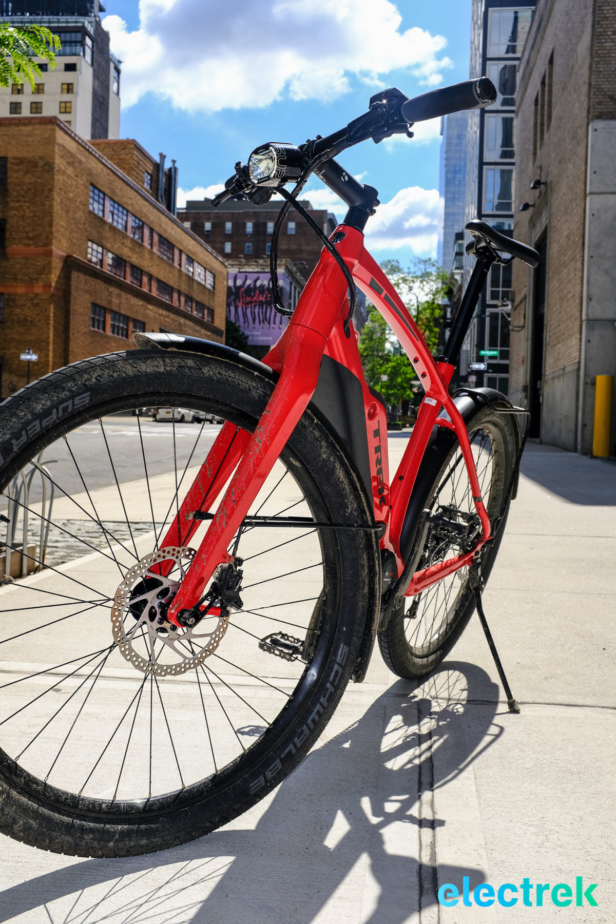 The Electrek Review: Is the Trek Super Commuter +8S super at commuting ...