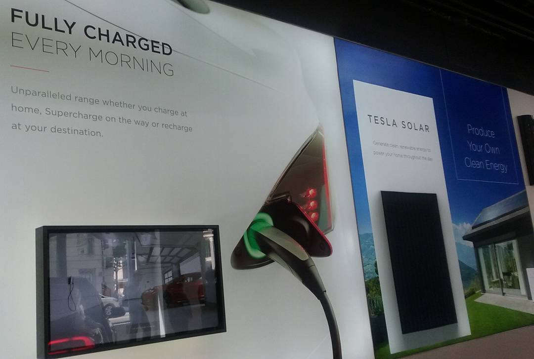 Tesla starts displaying new 'Tesla Solar' branded solar panels in store ...