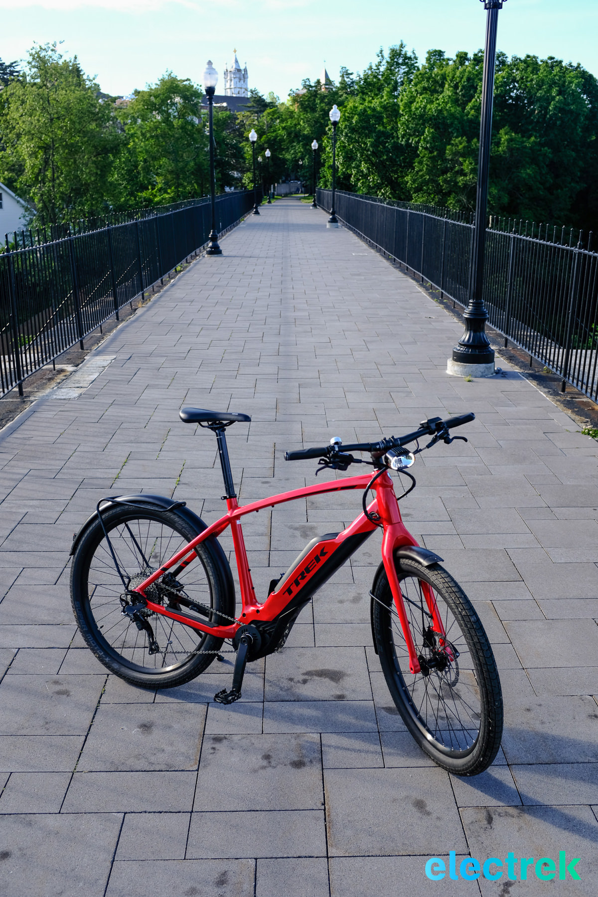 The Electrek Review: Is the Trek Super Commuter +8S super at commuting ...
