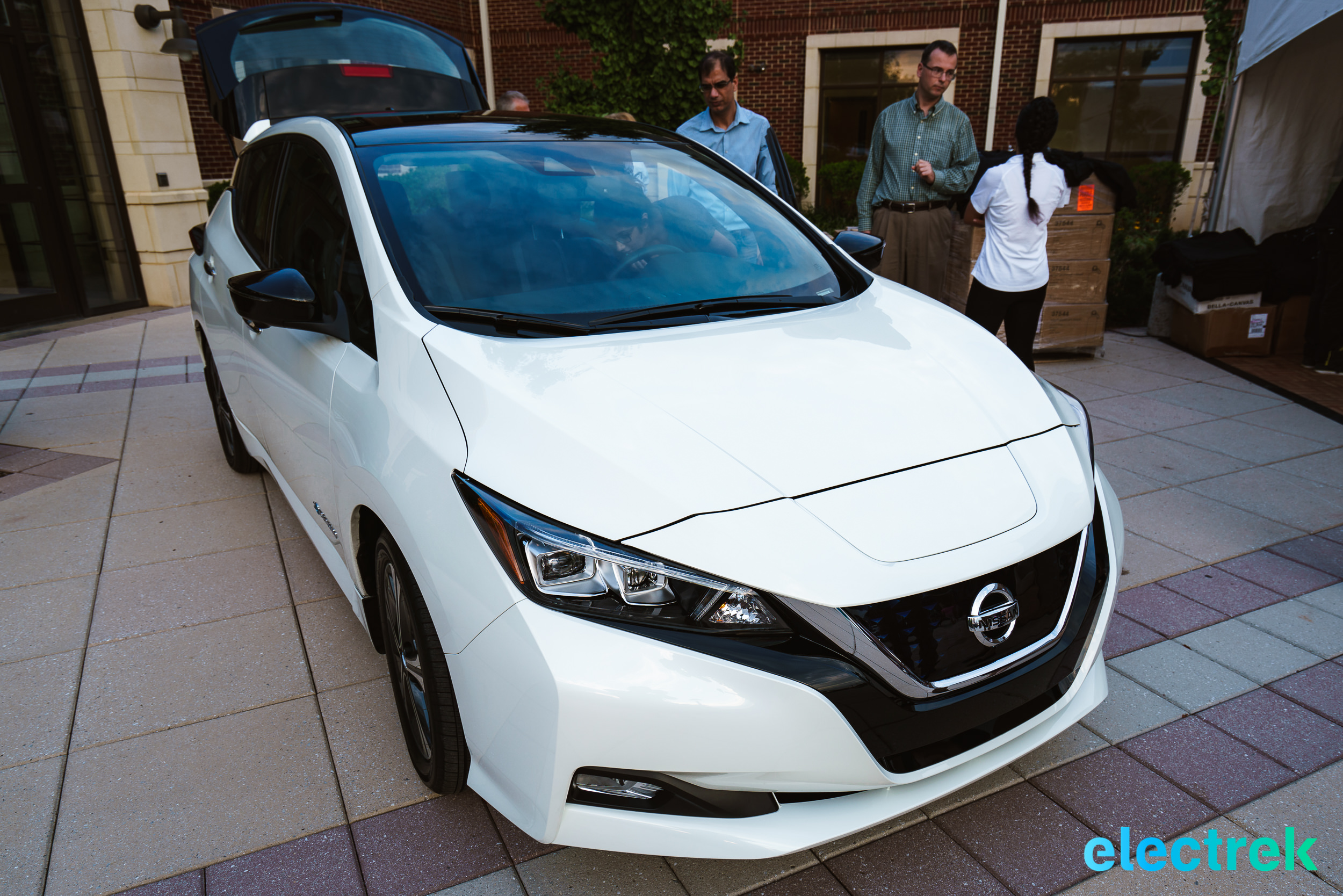 New Nissan Leaf 2018 - Photos from every imaginable angle and night ...
