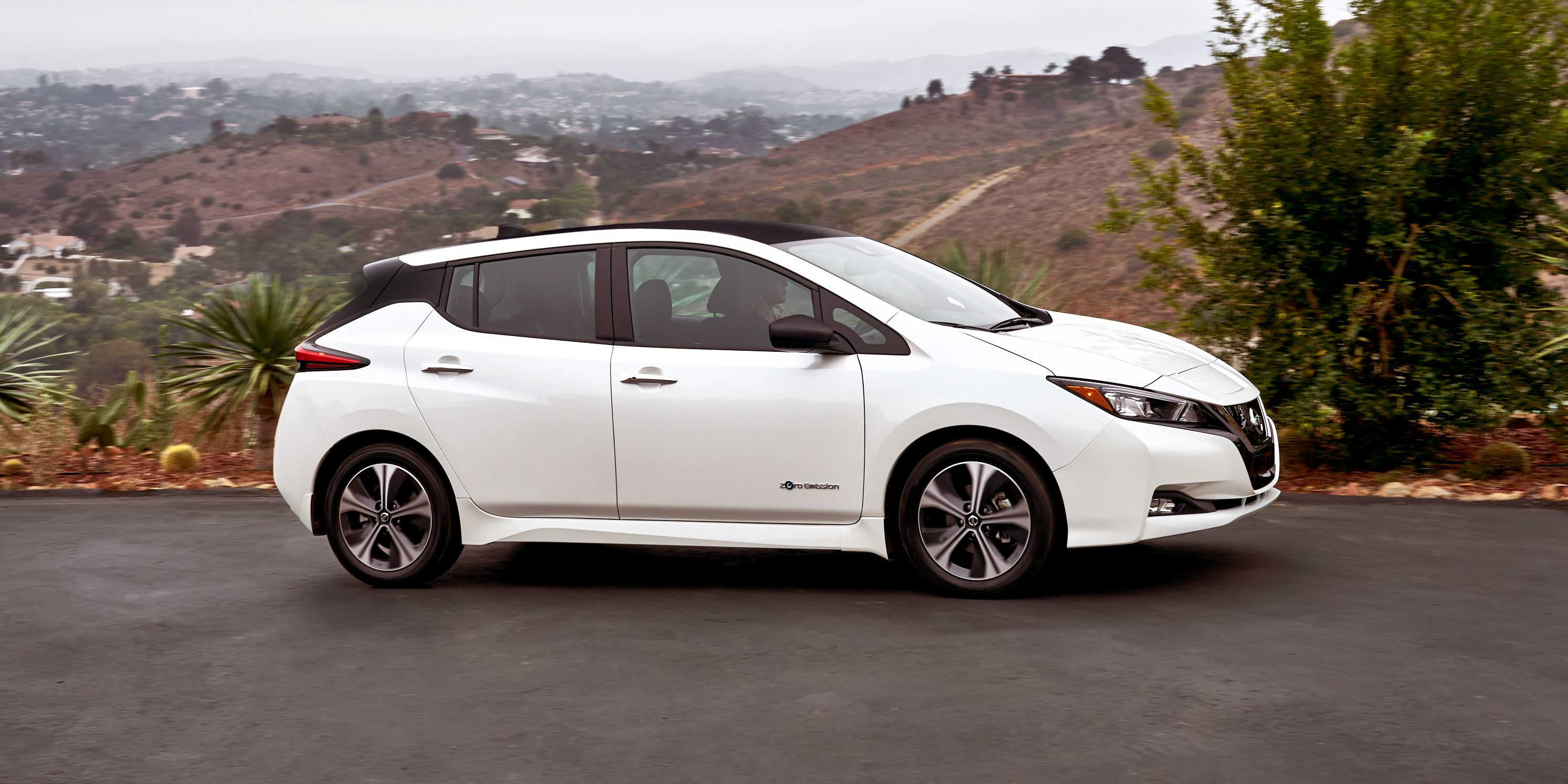 Nissan unveils 2018 next-gen Leaf with new design, more range, V2G, and ...