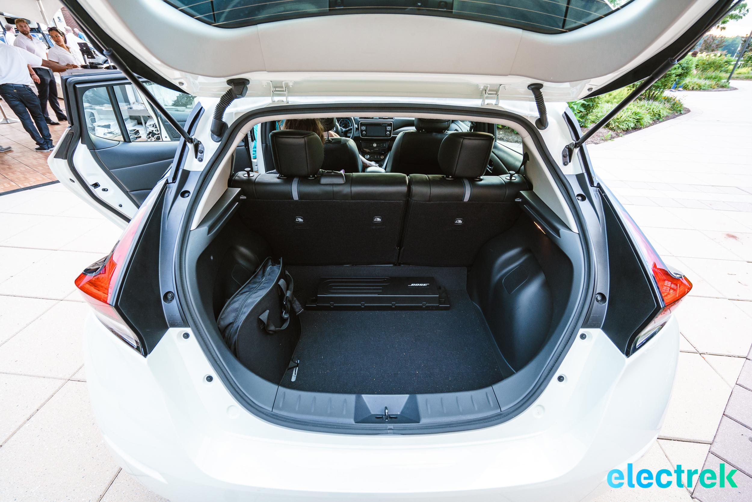 New Nissan Leaf 2018 - Photos from every imaginable angle and night ...