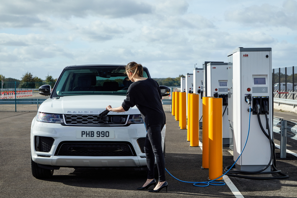 Land Rover launches first plug-in hybrid Range Rover | Electrek