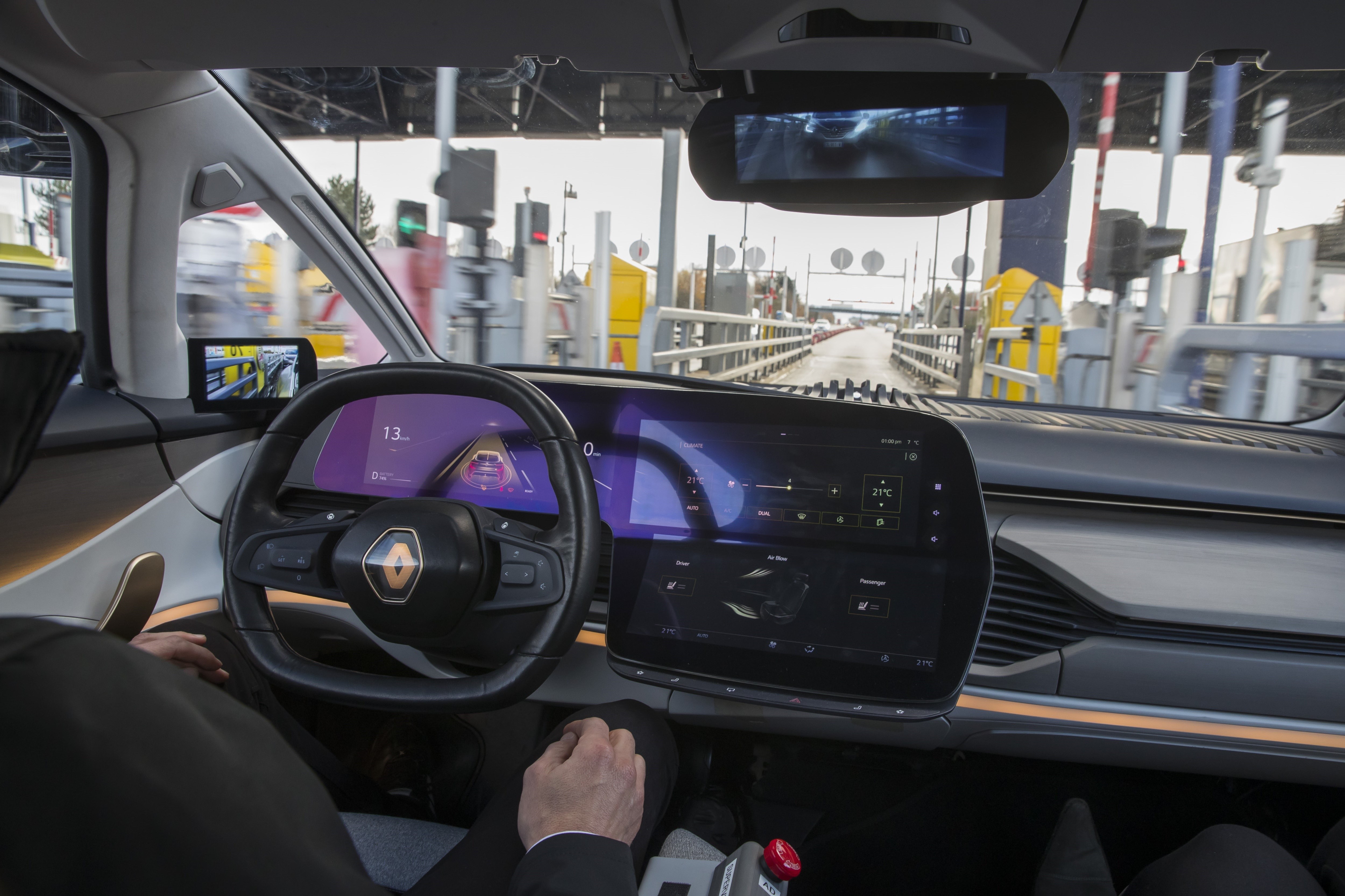 Renault unveils its vision for electric and autonomous driving with ...