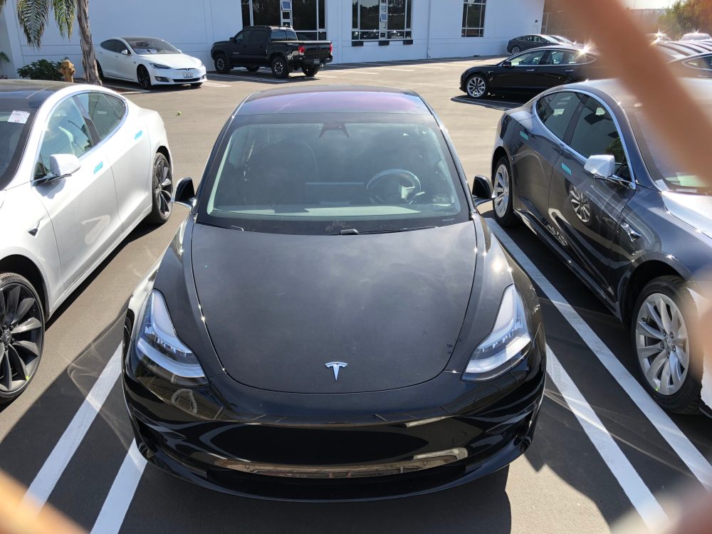 Tesla is stockpiling even more Model 3 vehicles ahead of LA delivery ...