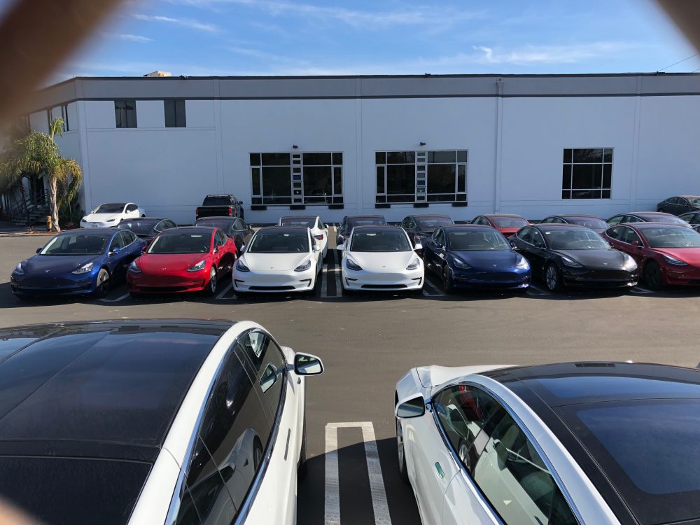Tesla is stockpiling even more Model 3 vehicles ahead of LA delivery ...