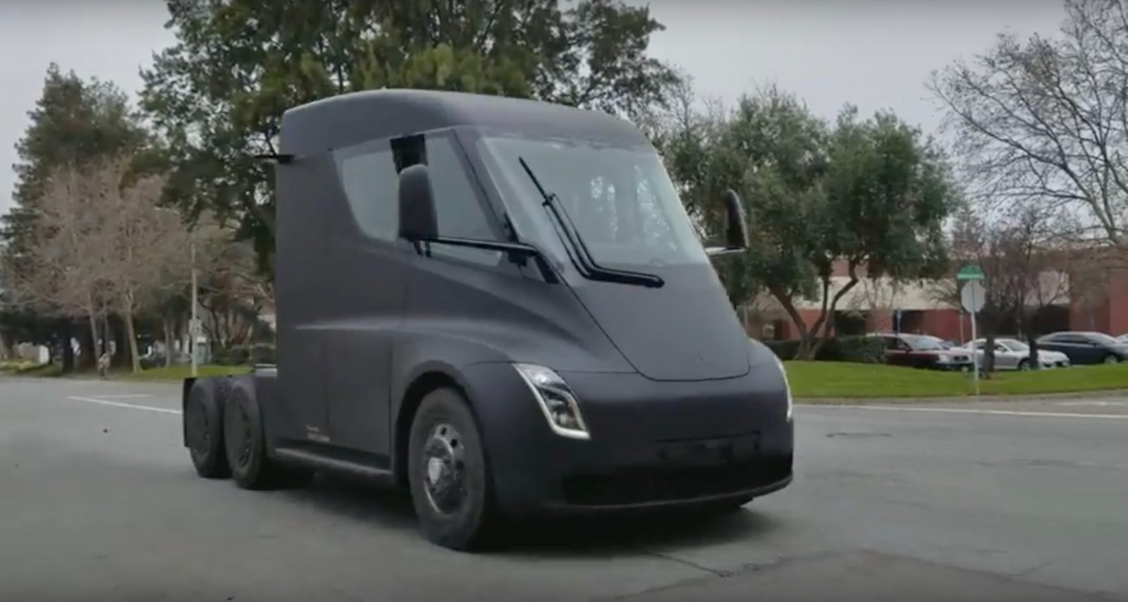 Tesla Semi prototype spotted driving in the wild in great new sighting ...