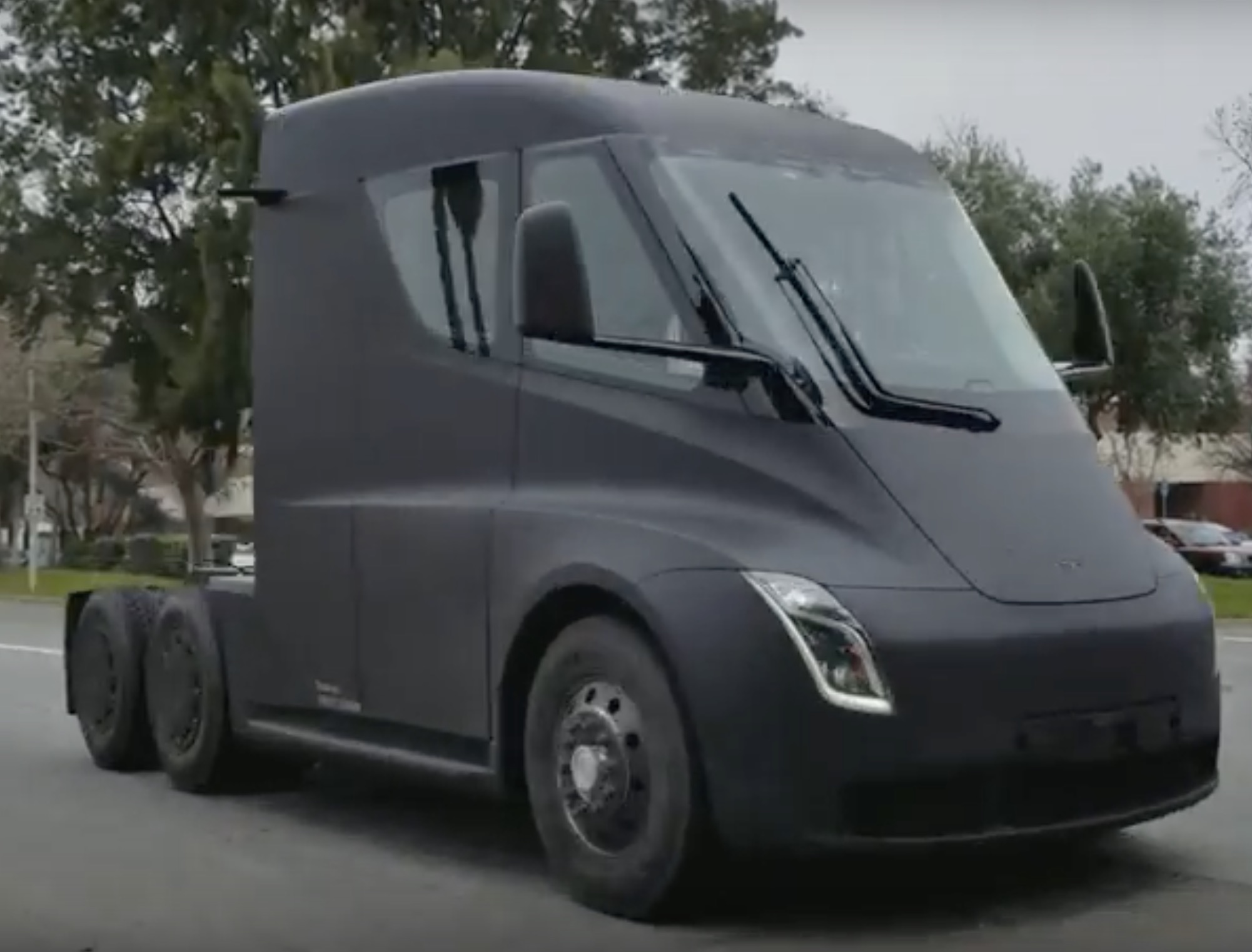 Tesla Semi prototype spotted driving in the wild in great new sighting ...