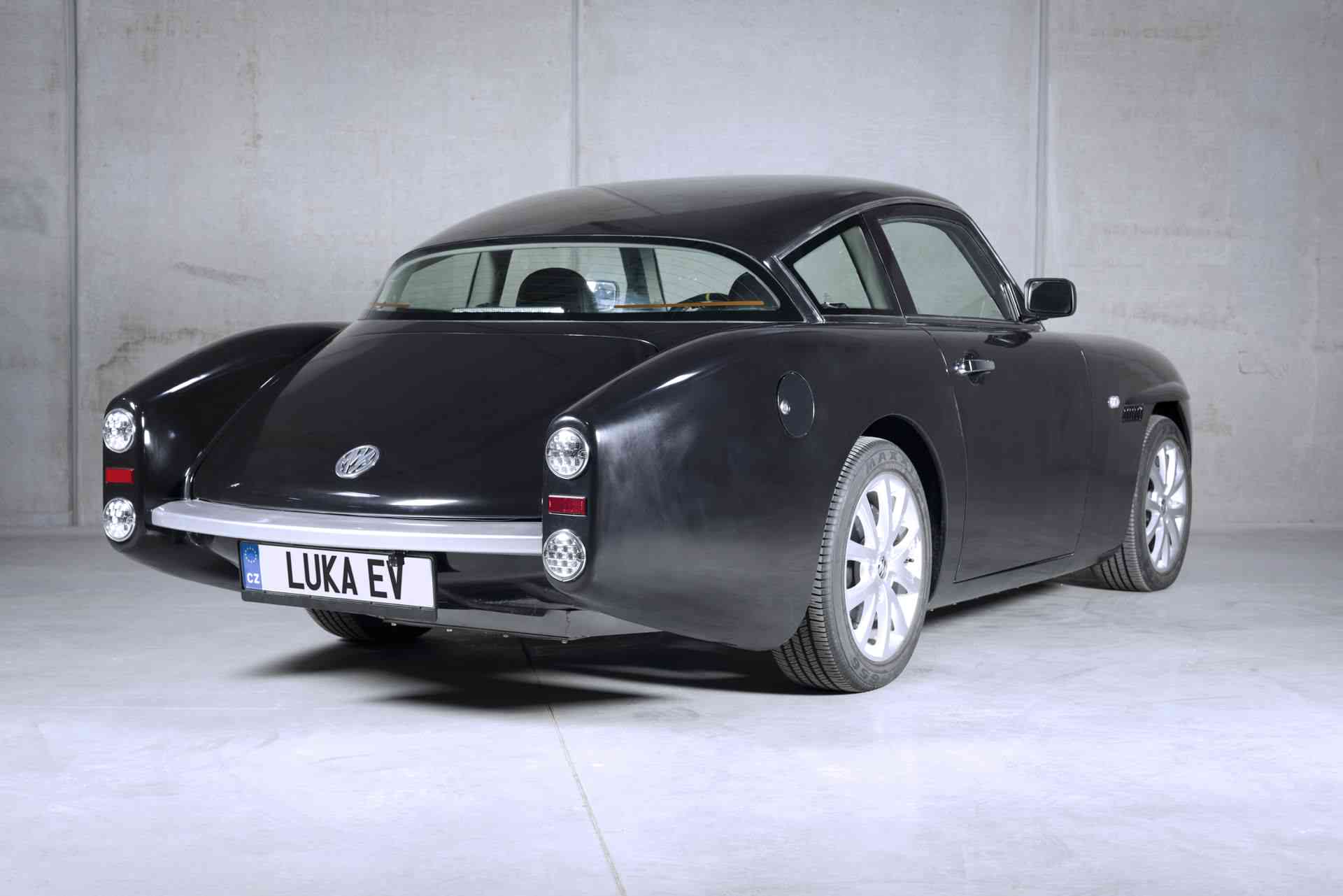 EV startup unveils new retro-looking electric car with in-wheel hub ...