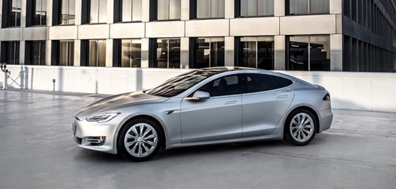 Tesla gets Kanye's approval after buying a Model S | Electrek