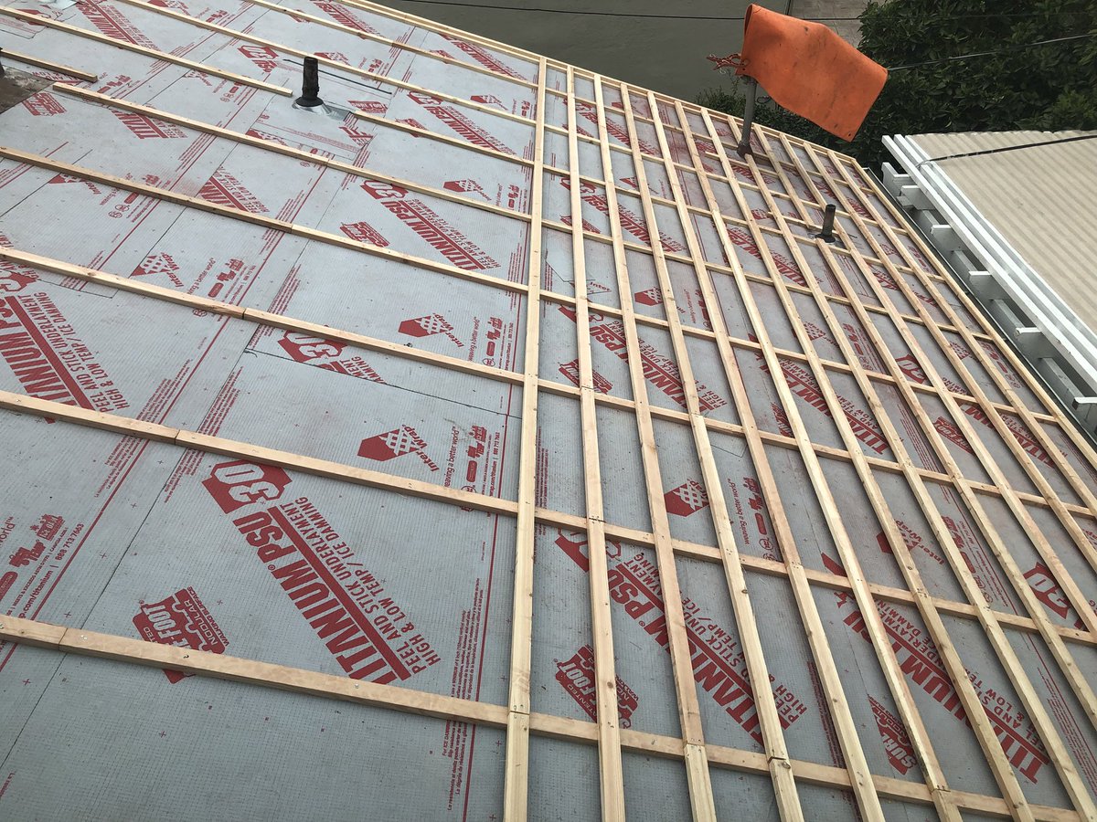 First Tesla solar roof customer installation is now up and running ...