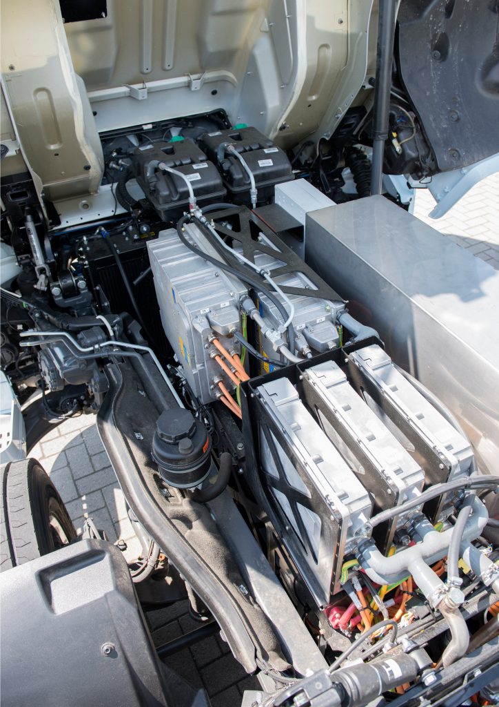 A look at DAF's new all-electric truck with a 170 kWh battery pack ...