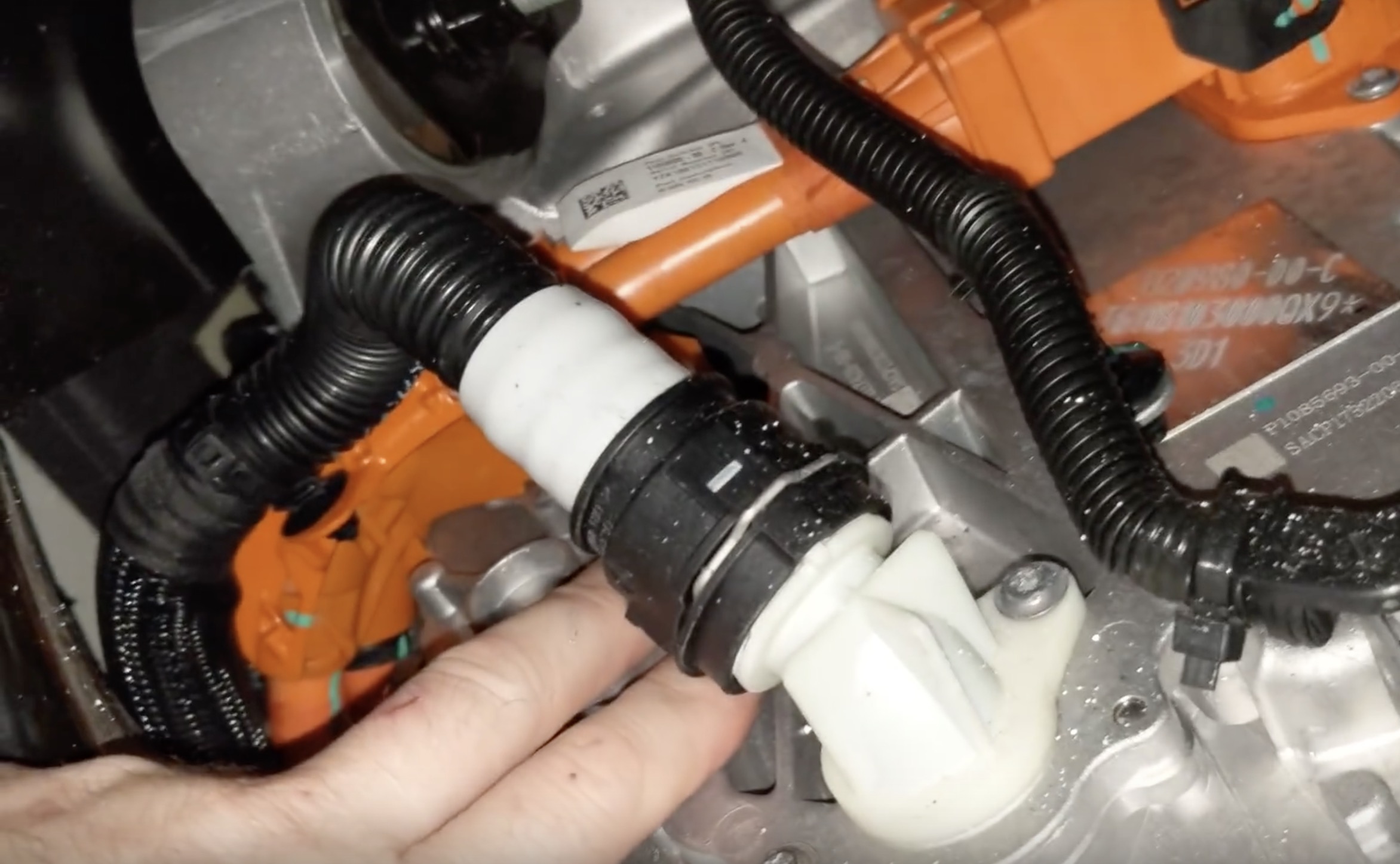 Tesla Model 3 teardown gives incredible look at the electric powertrain ...