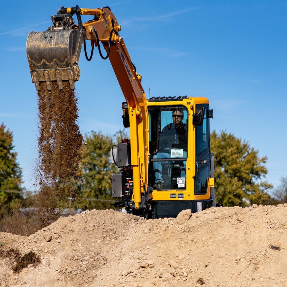 Cummins and Hyundai made an all-electric excavator as heavy machinery ...