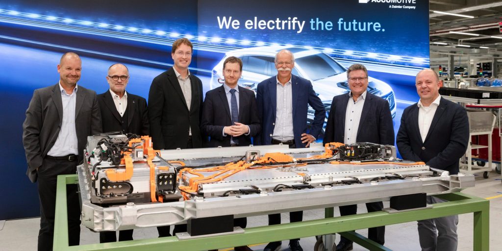 Daimler doubles workforce for battery pack production ahead of Mercedes ...