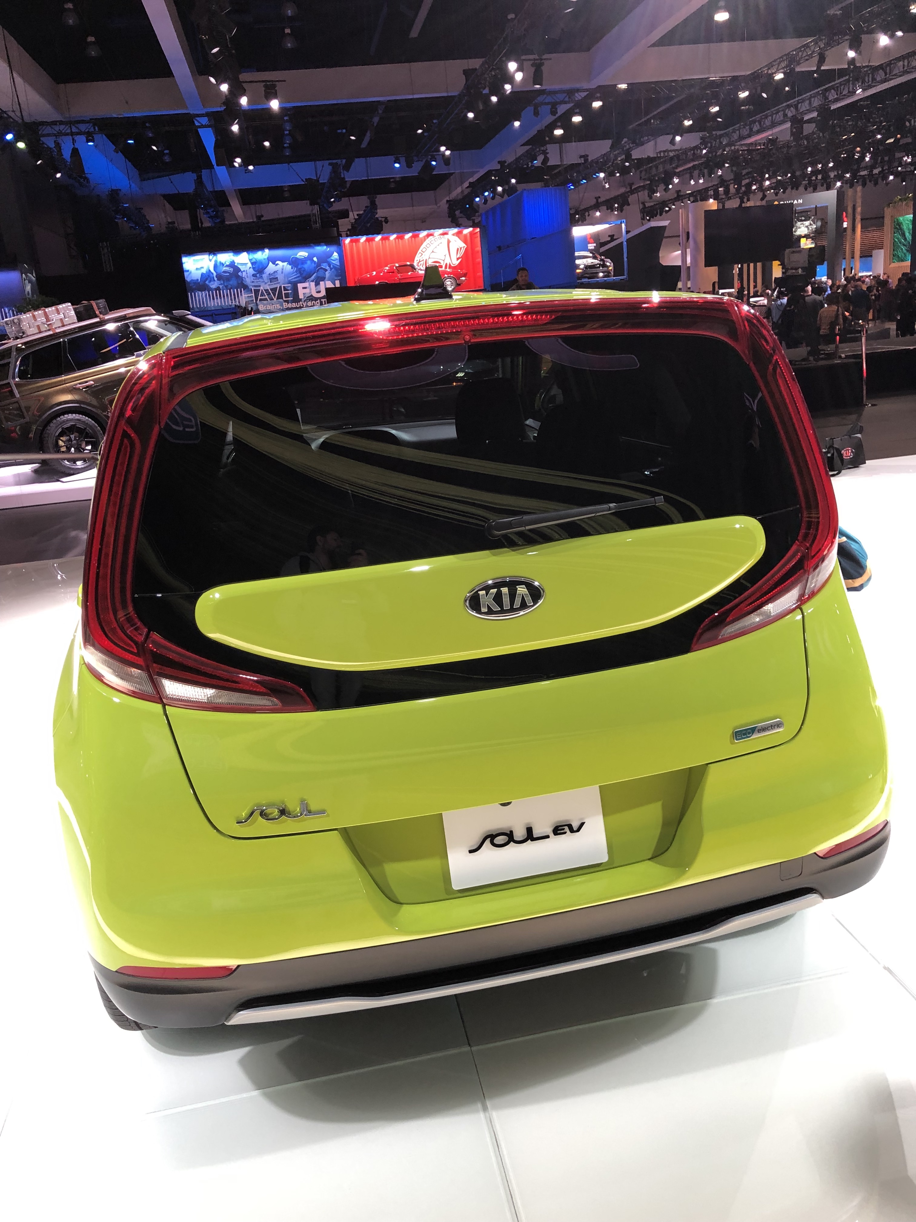 Kia unveils 2020 Soul EV with 201HP, 64kWh, 200+ mile battery and 100kW ...