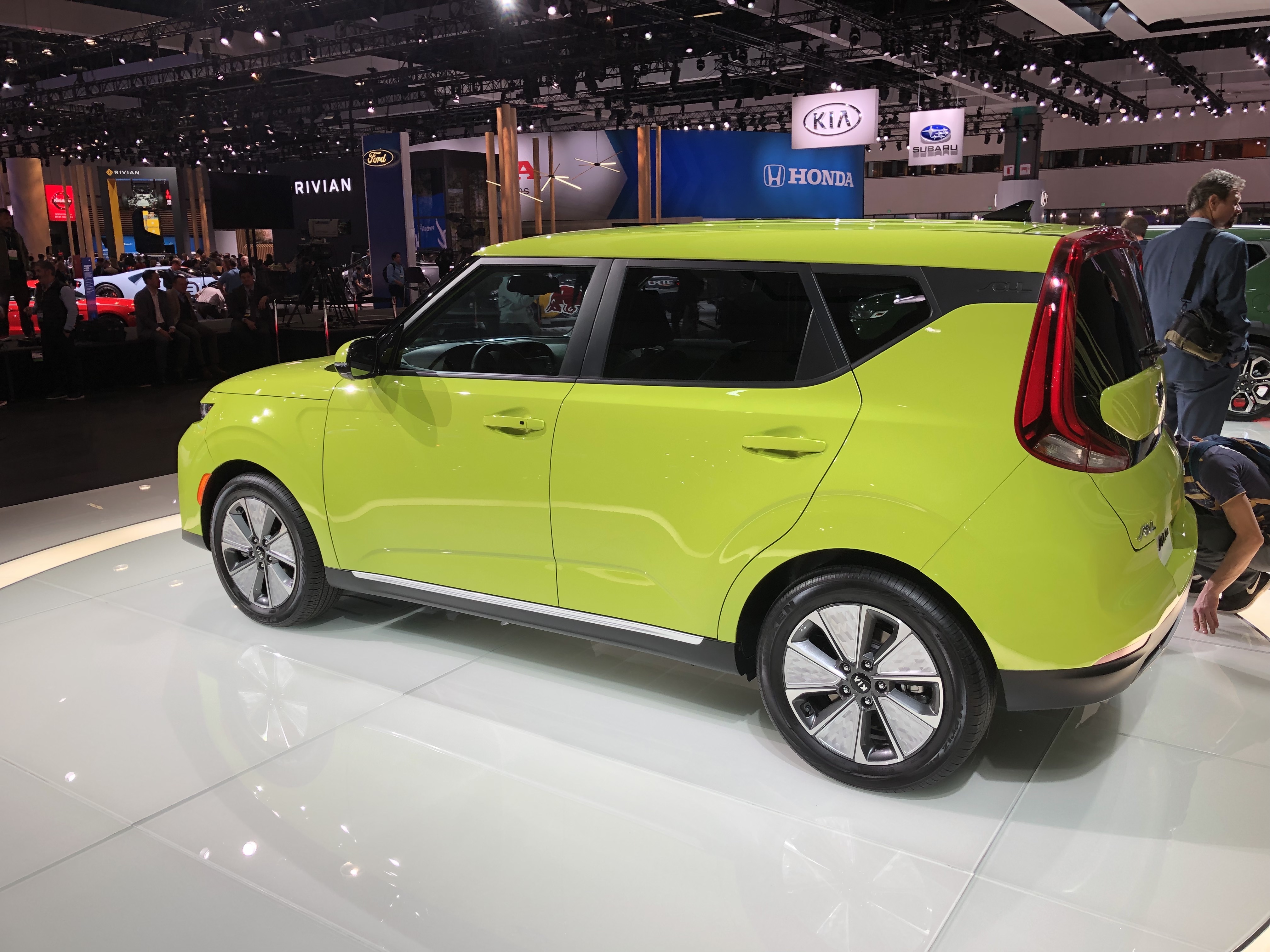 Kia unveils 2020 Soul EV with 201HP, 64kWh, 200+ mile battery and 100kW ...