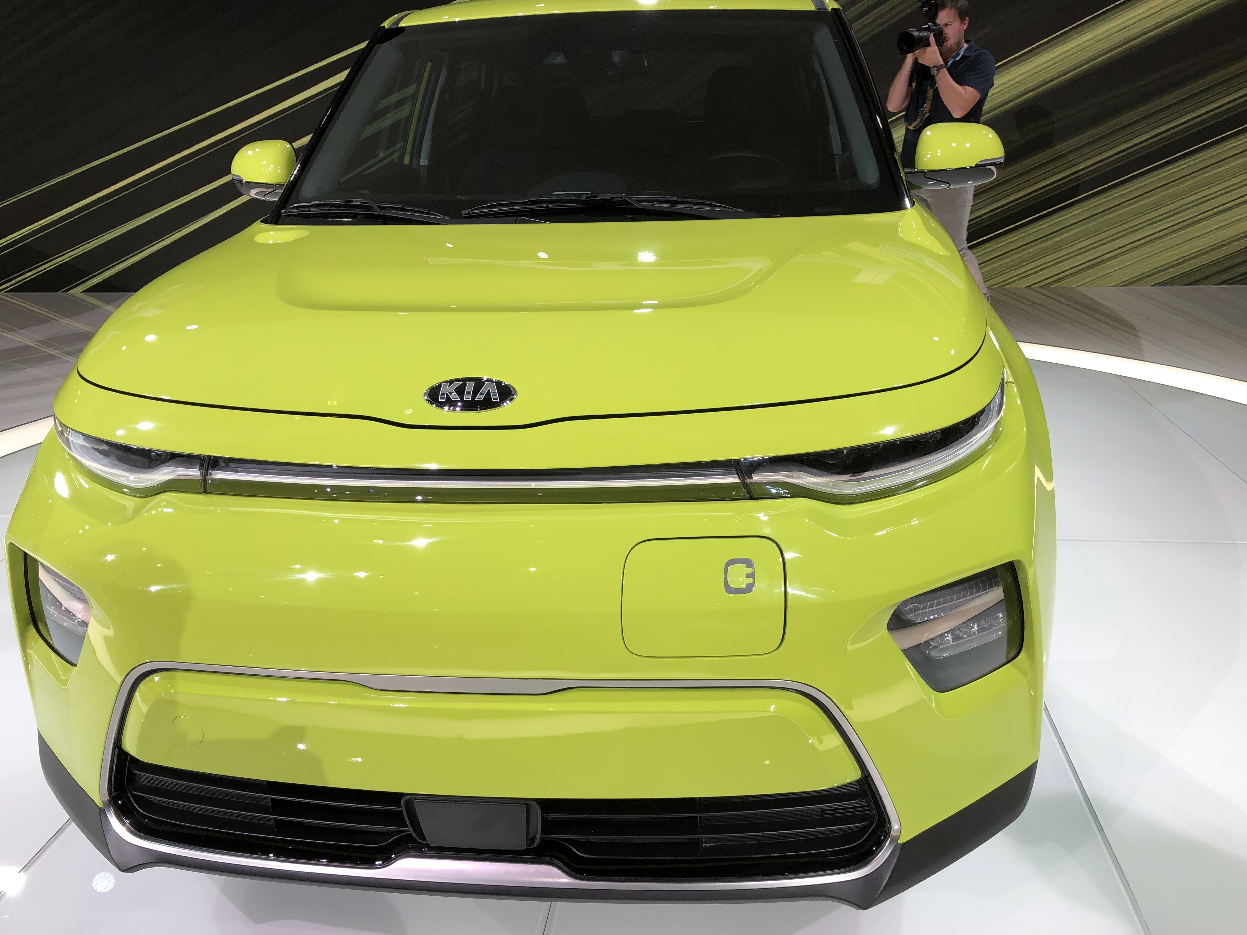 Kia unveils 2020 Soul EV with 201HP, 64kWh, 200+ mile battery and 100kW ...