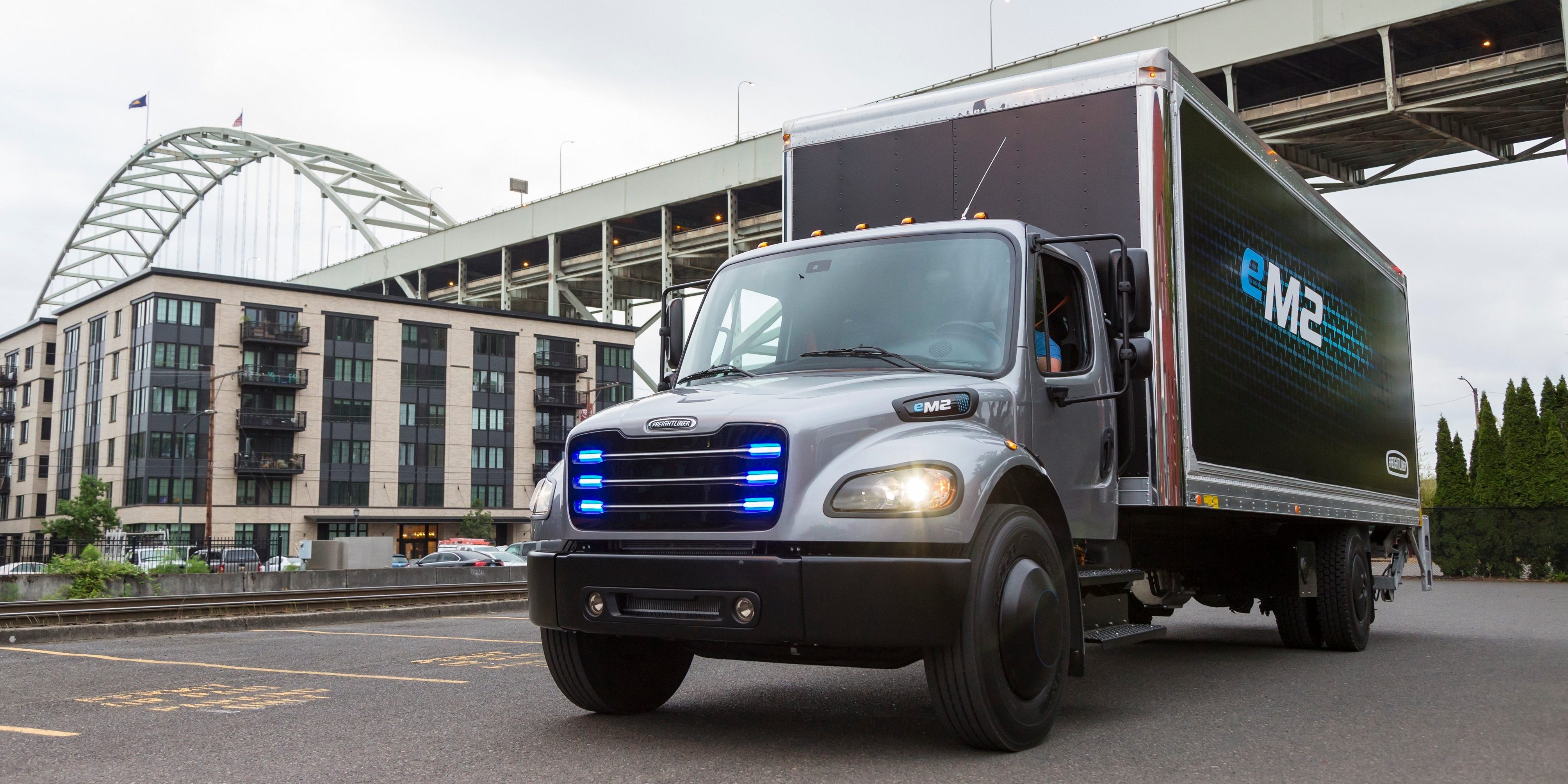 Daimler to make electric trucks at converted Portland factory - Electrek