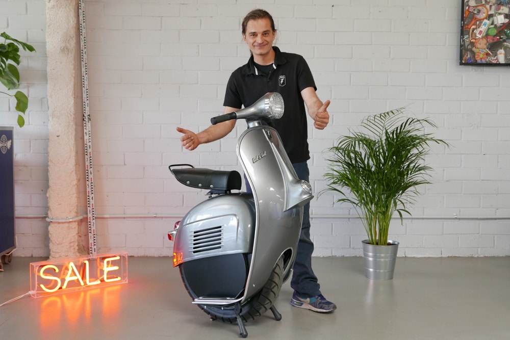 Monowheel Z-One is a hilariously awesome looking electric monowheel