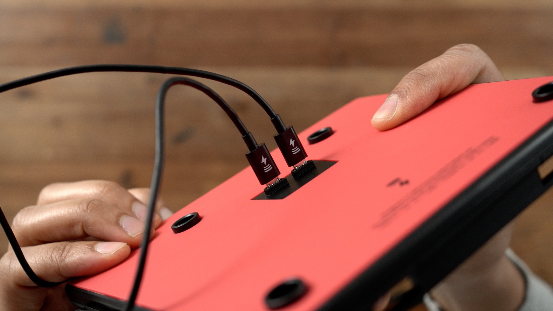 Jeda Wireless Pad for Tesla Model 3 review - wireless charging with ...