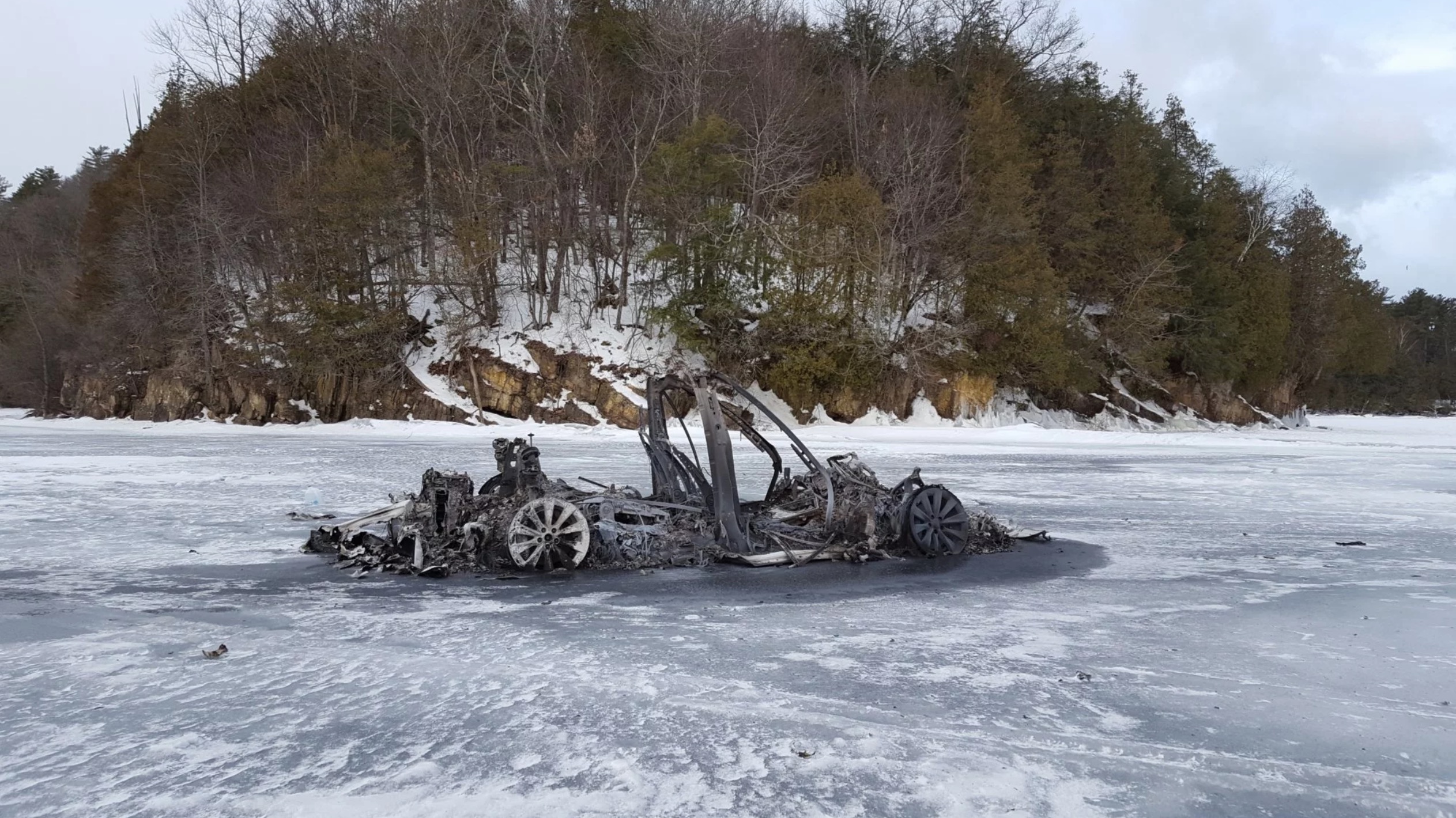 Tesla Model X mysteriously found burning on a frozen lake | Electrek