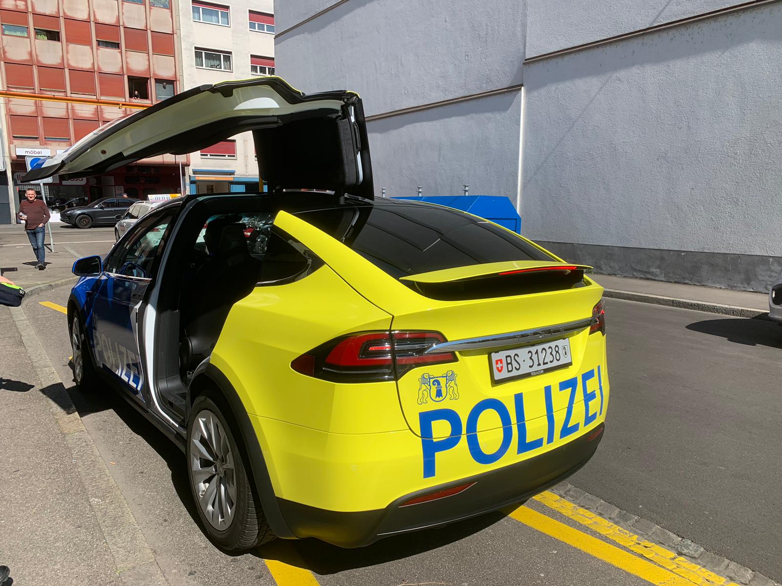 Largest fleet of Tesla police patrol vehicles start hitting the roads ...