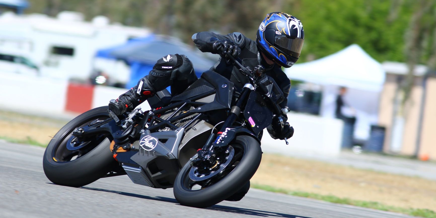 Electric motorcycles make impressive showing at Pikes Peak Hill Climb ...