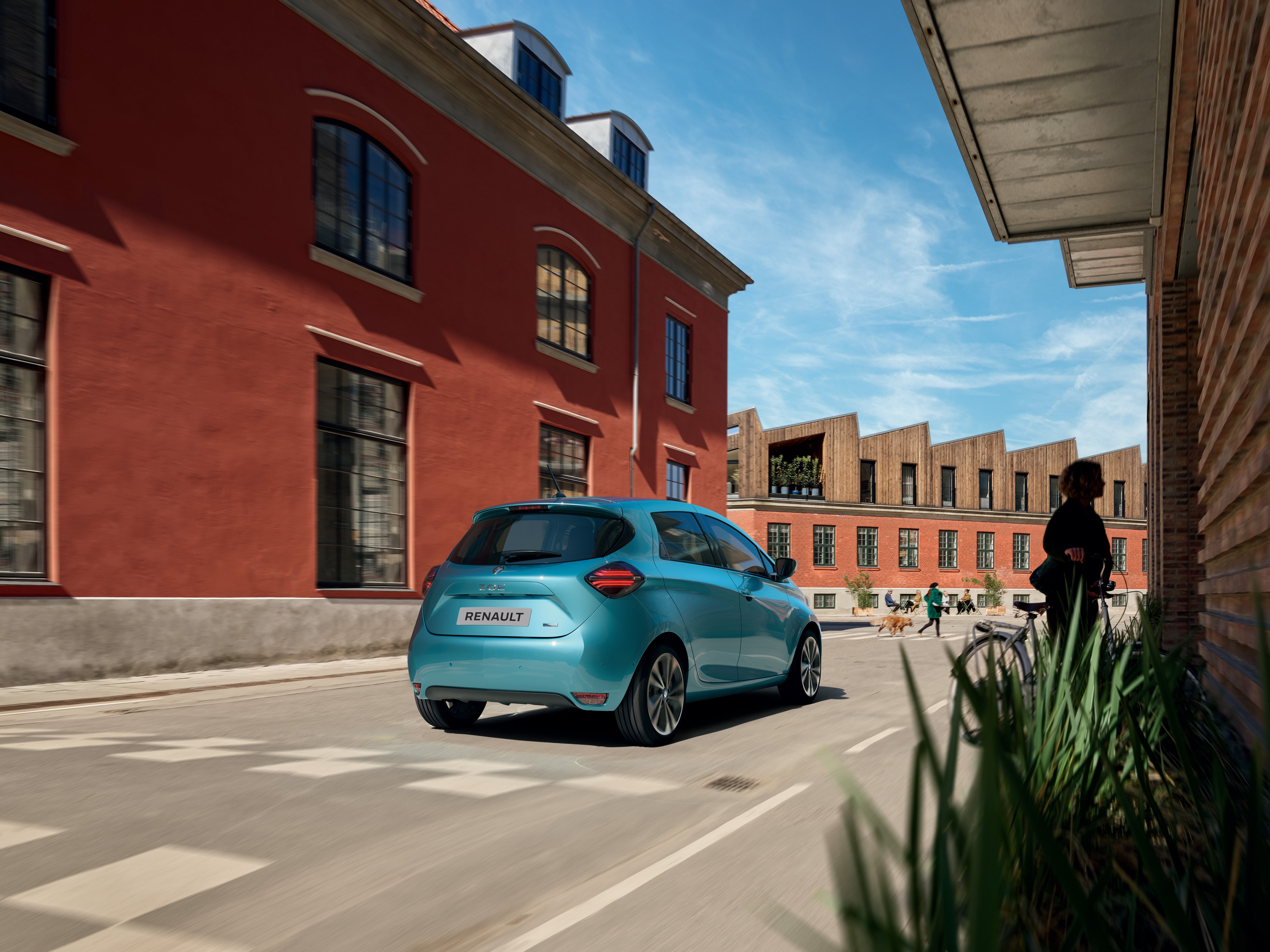 Renault launches new ZOE with more range, faster/DC charging, more ...