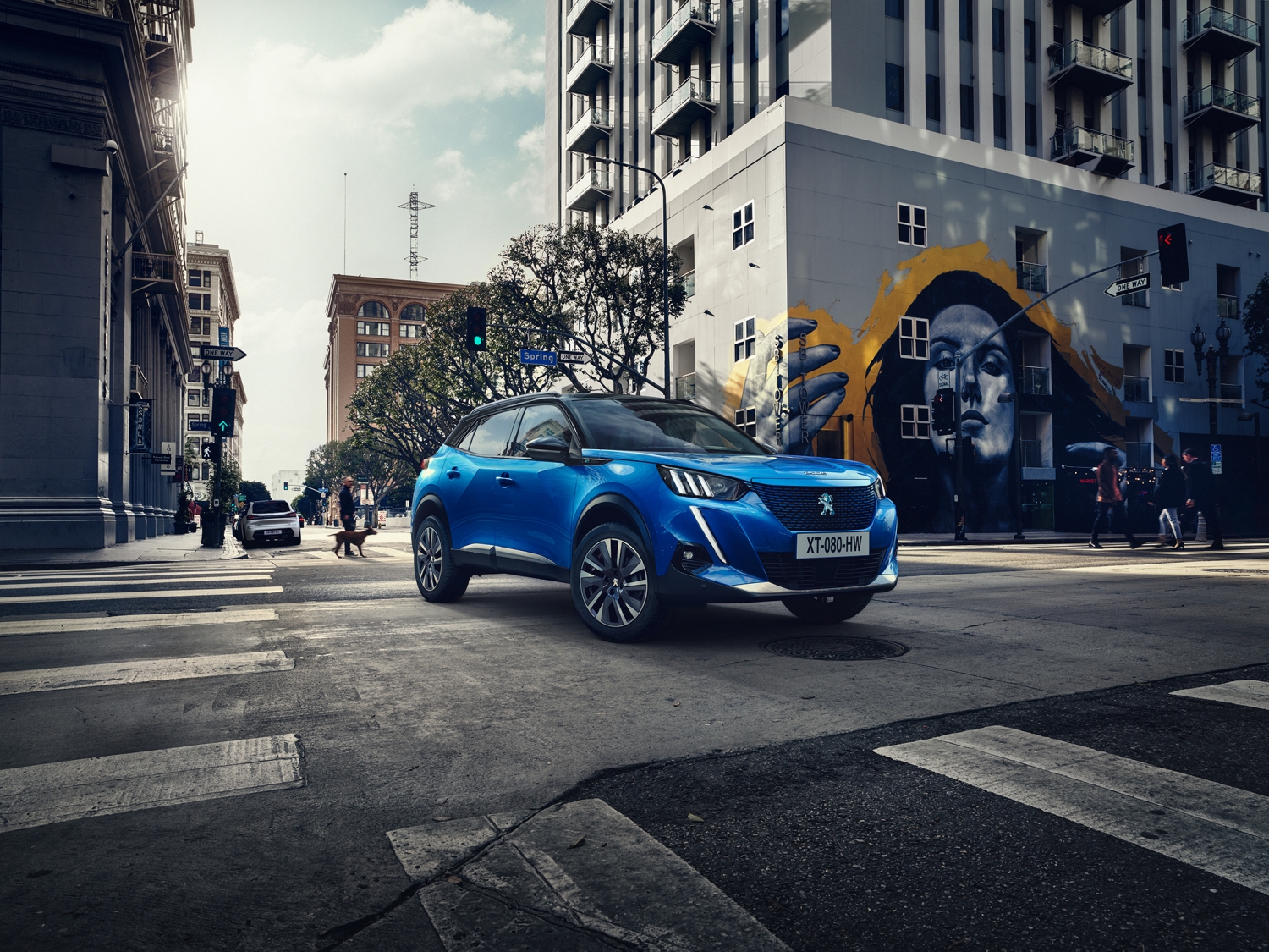 Peugeot unveils stunning new electric SUV with almost 200 miles of ...