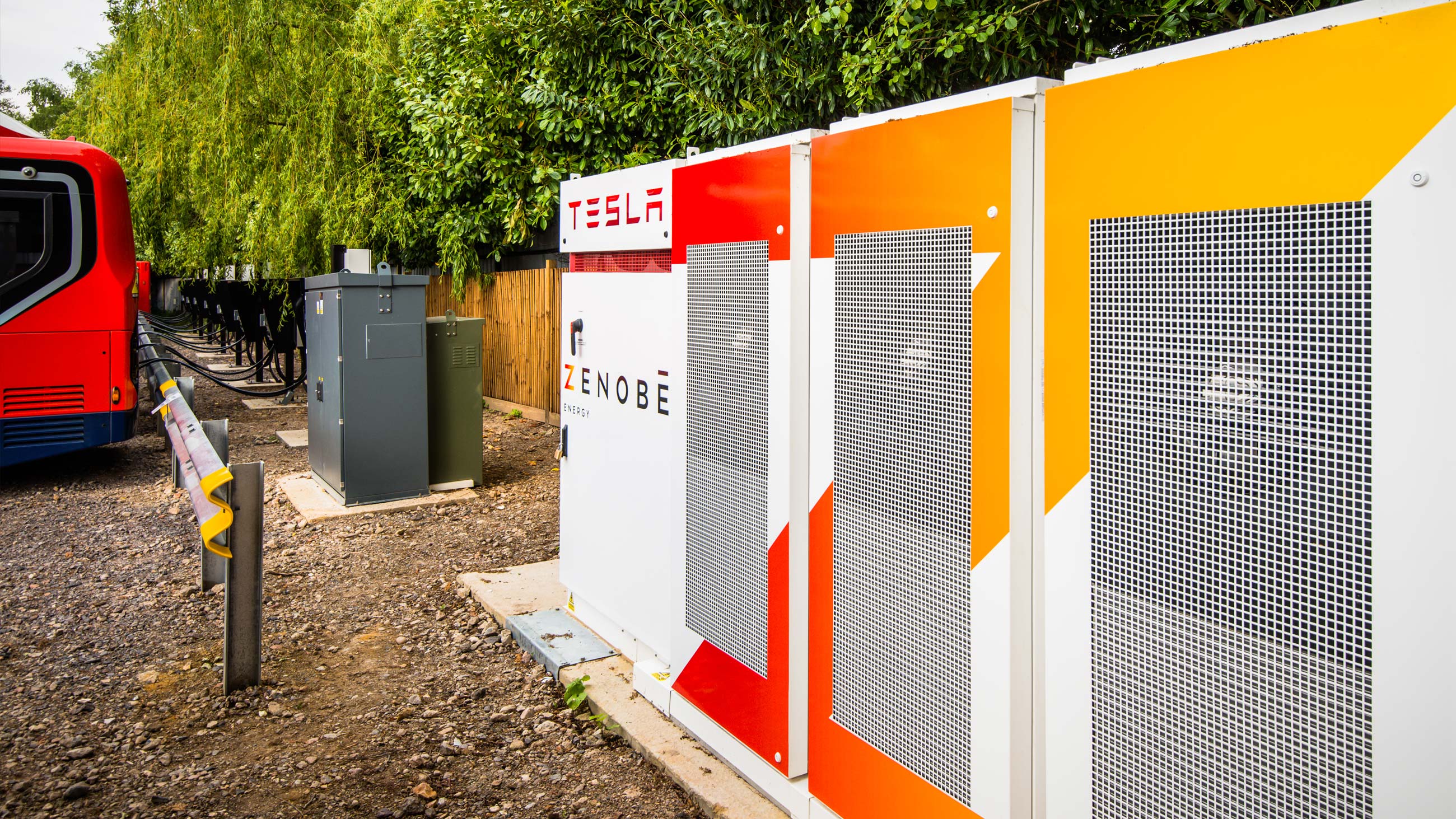 Tesla Powerpacks are now used to charge a fleet of electric buses ...