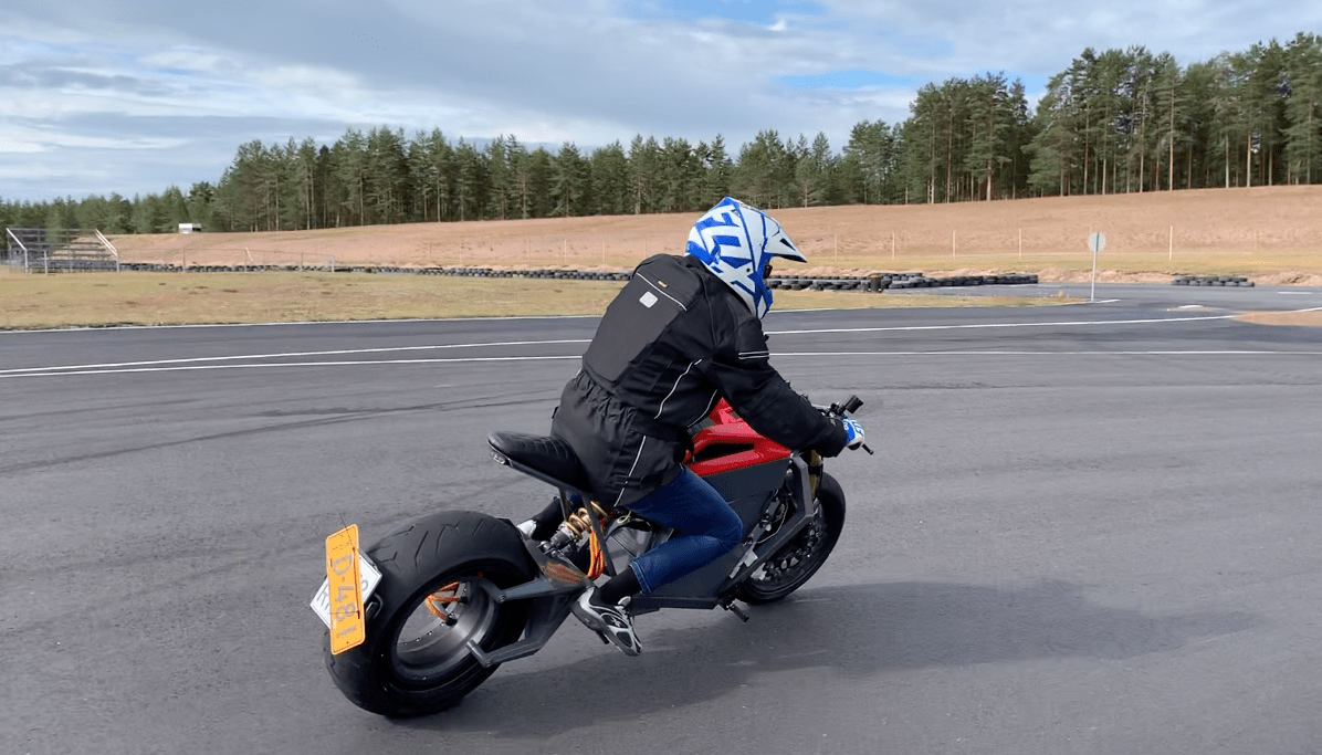 RMK E2 hubless electric motorcycle making progress with unique design