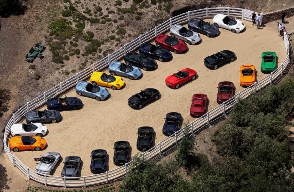 Look: 37 Roadsters meet up at Tesla Club LA's 10th anniversary Roadster ...