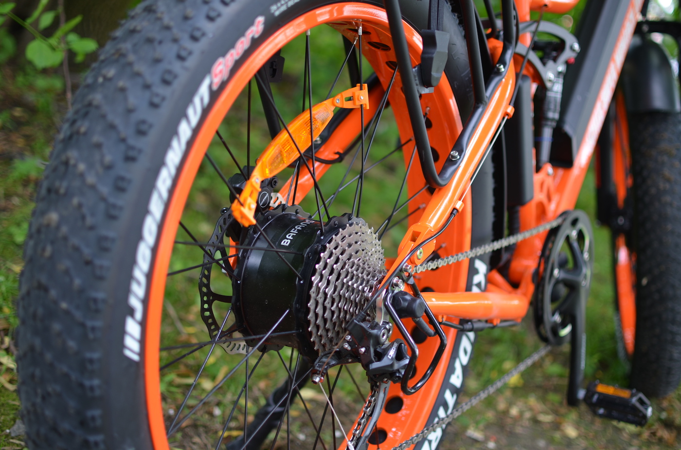 Super Monarch e-bike hits 30 mph with 2 batteries, AWD, and full ...