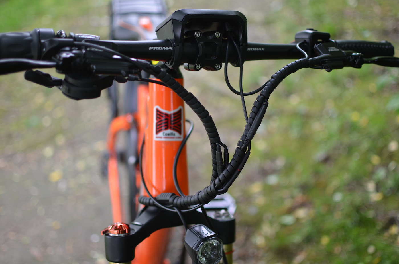 Super Monarch e-bike hits 30 mph with 2 batteries, AWD, and full ...