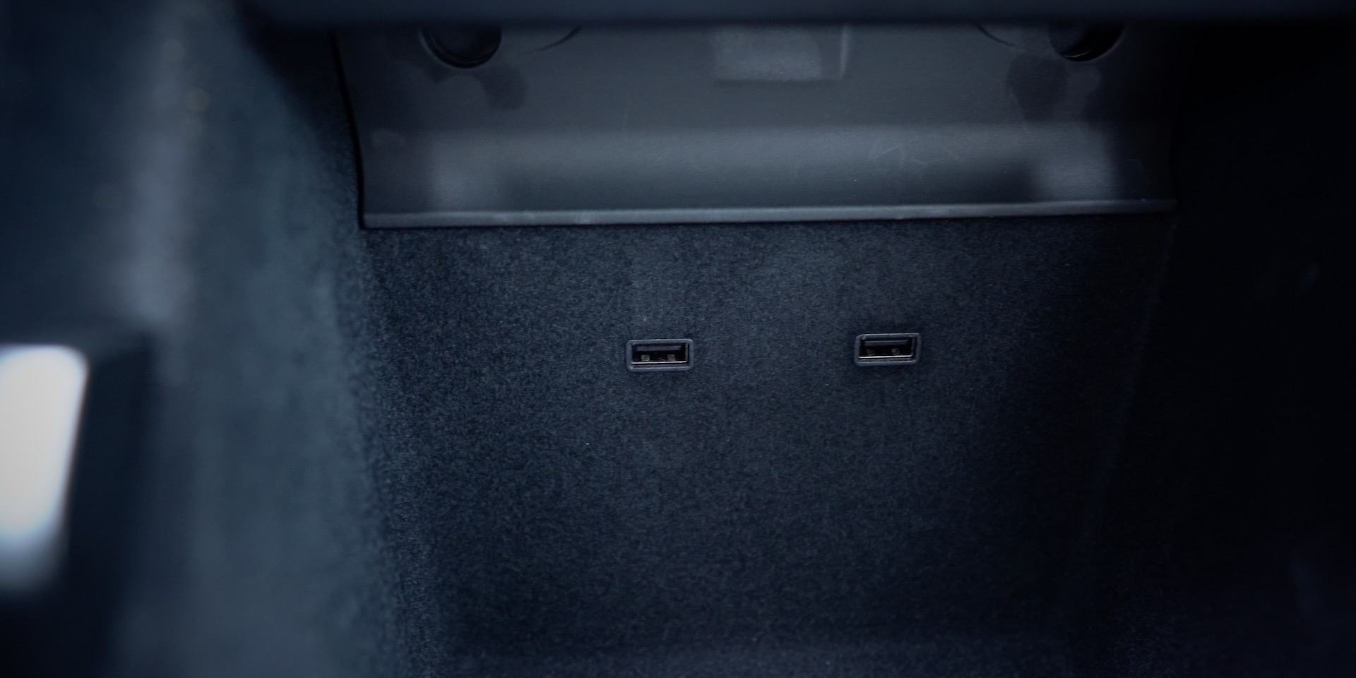 Review: Jedua USB Hub for Tesla Model 3 [Video] - Electrek