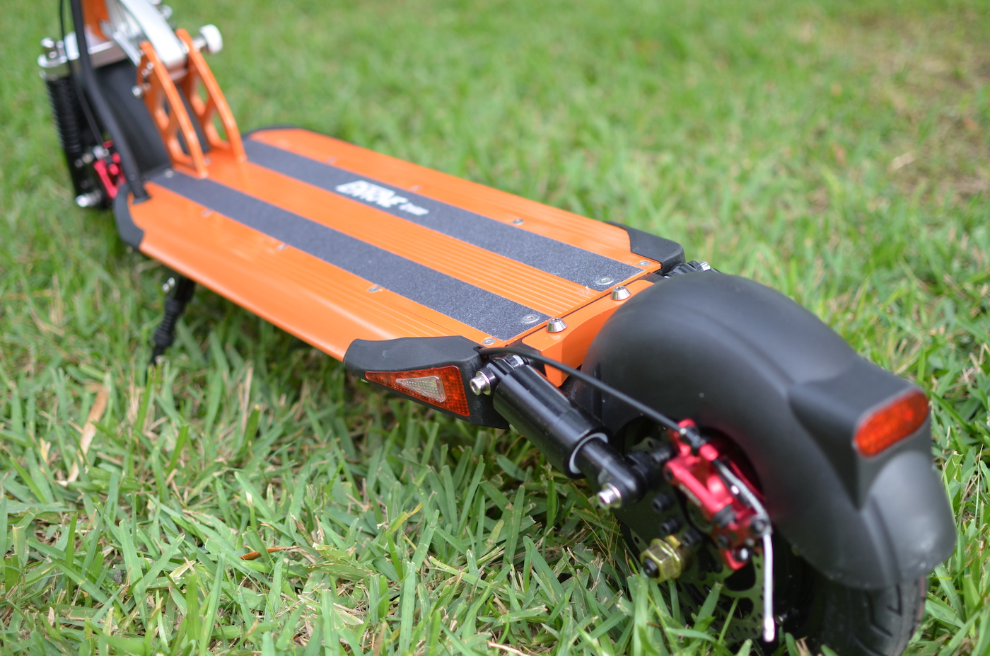 Emove Cruiser electric scooter review: Full suspension and 25 MPH!