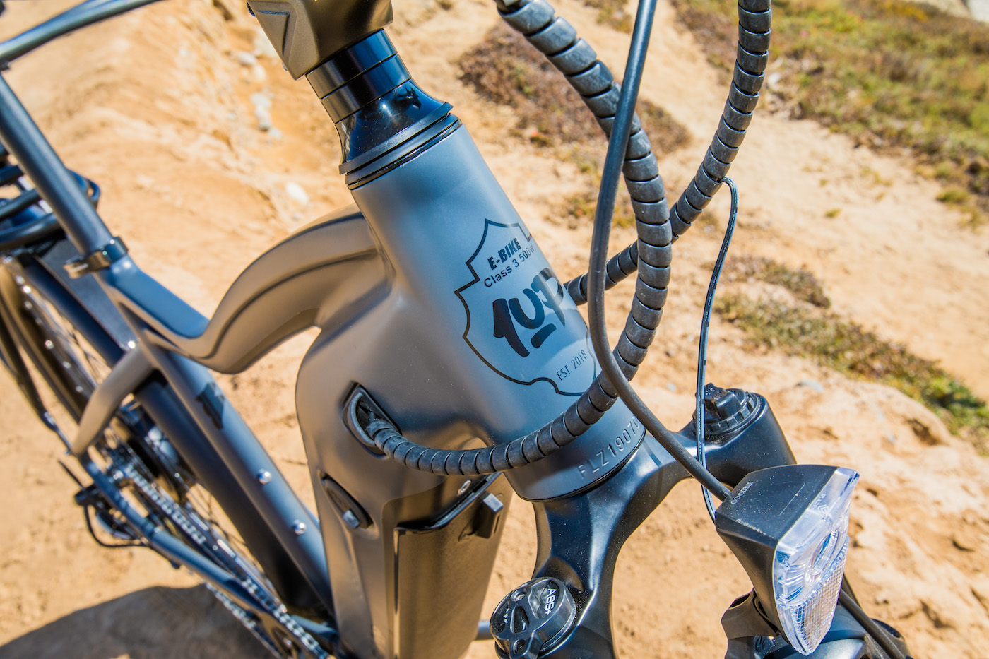 Ride1Up 700 Series electric bike offers 27 MPH at a surprisingly low price